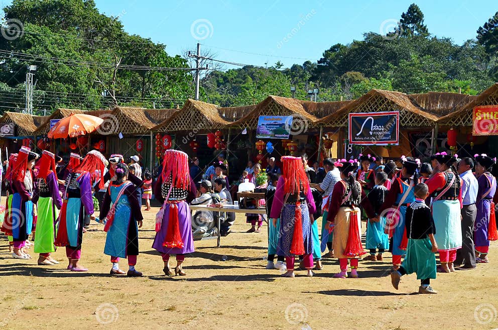 Tribo do monte imagem de stock editorial. Imagem de tribo - 35006489