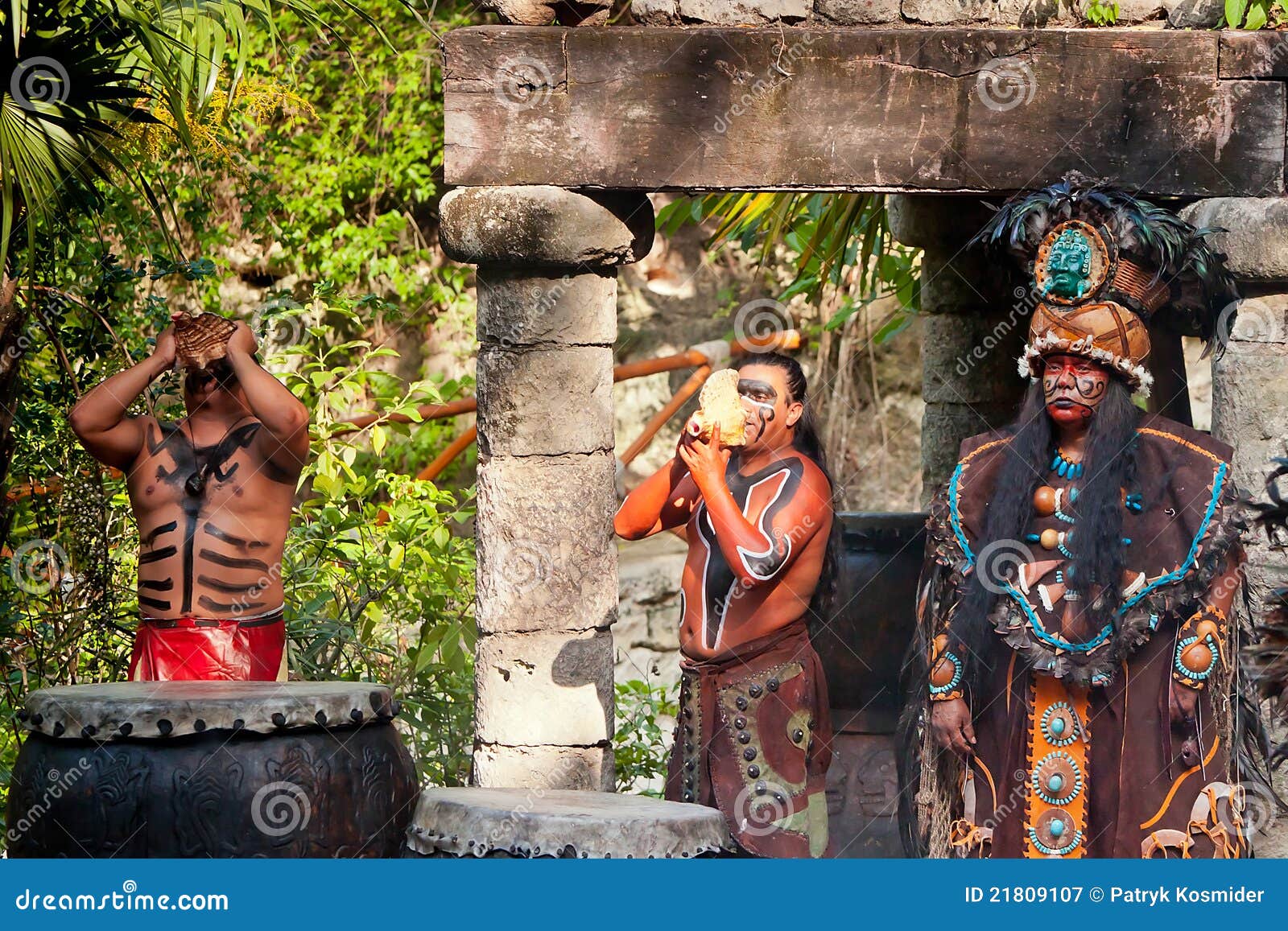 Tribu salvaje de maya fotografía editorial. Imagen de tradicional ...