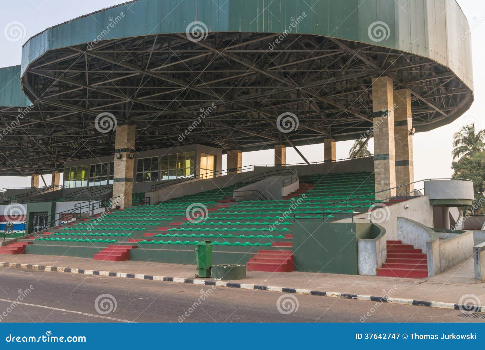 Tribune Foto Stock - Download 17,729 Royalty Free Photos