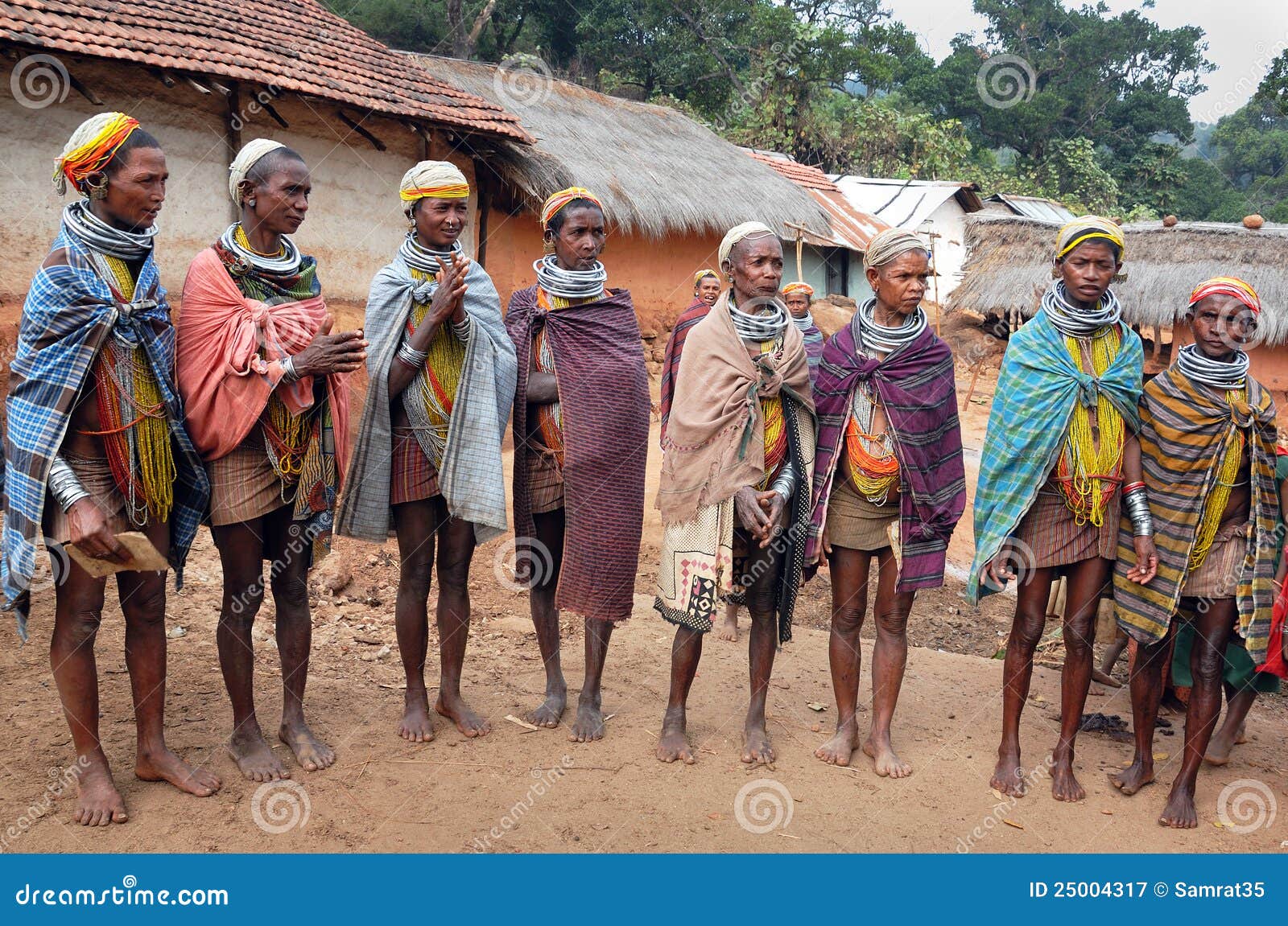 Tribus primitivas en la India Fotografía editorial