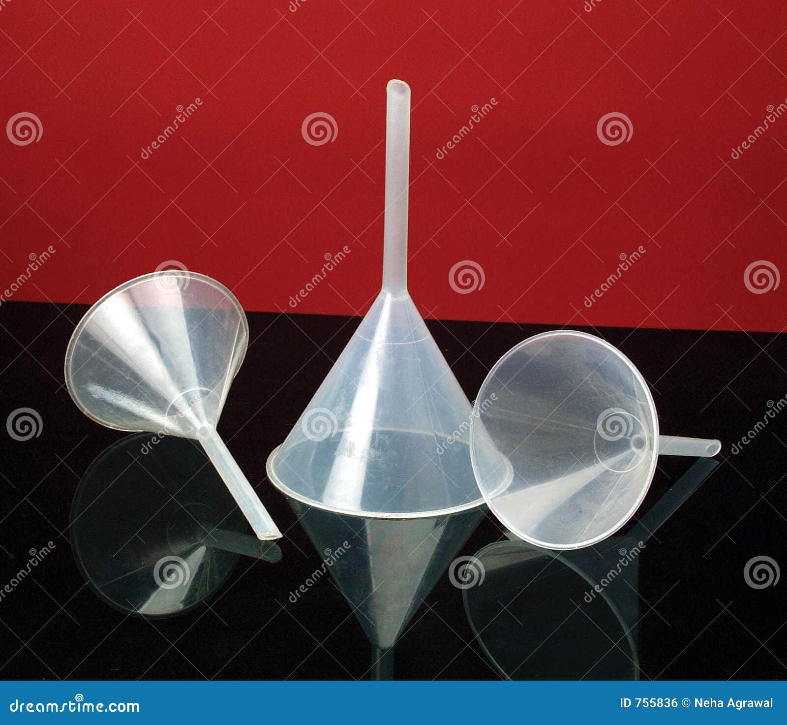 Trichter stockfoto. Bild von chemie, plastik, wissenschaftlich - 755836