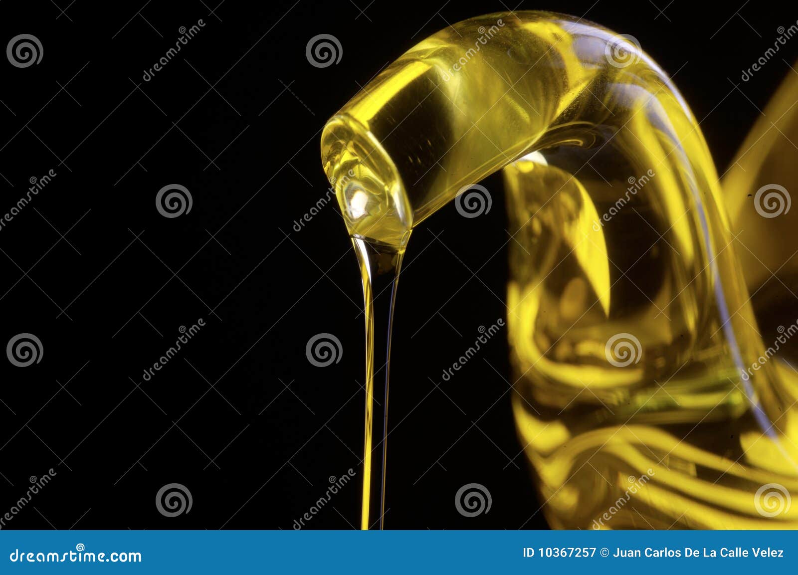 Trickle of olive oil stock image. Image of trickle, olive - 10367257