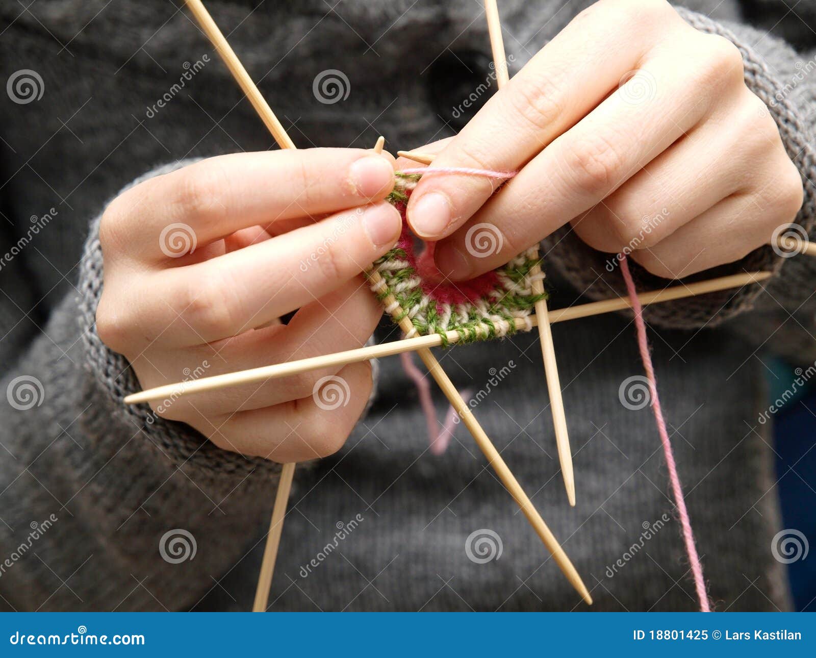Tricotage image stock. Image du tricotage, métiers, doigt - 18801425