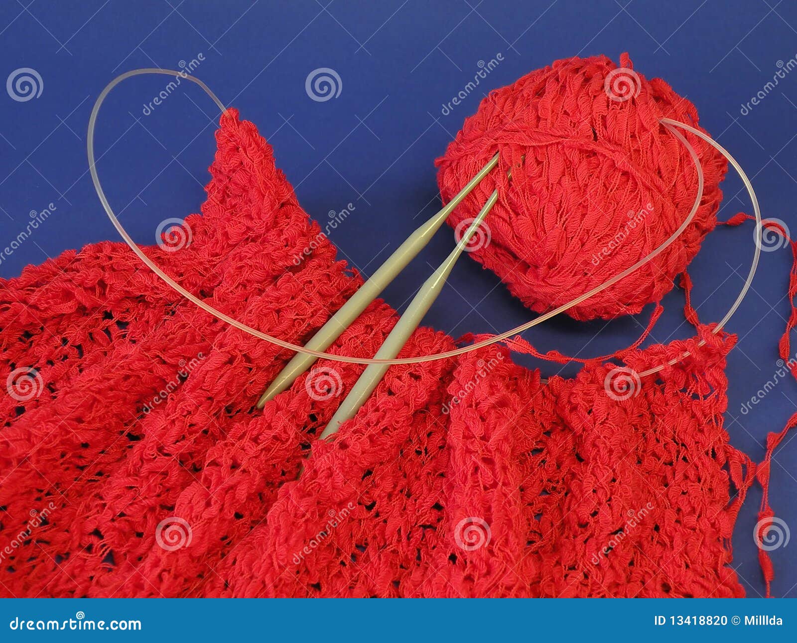 Tricotage rouge photo stock. Image du filé, texture, effectué - 13418820