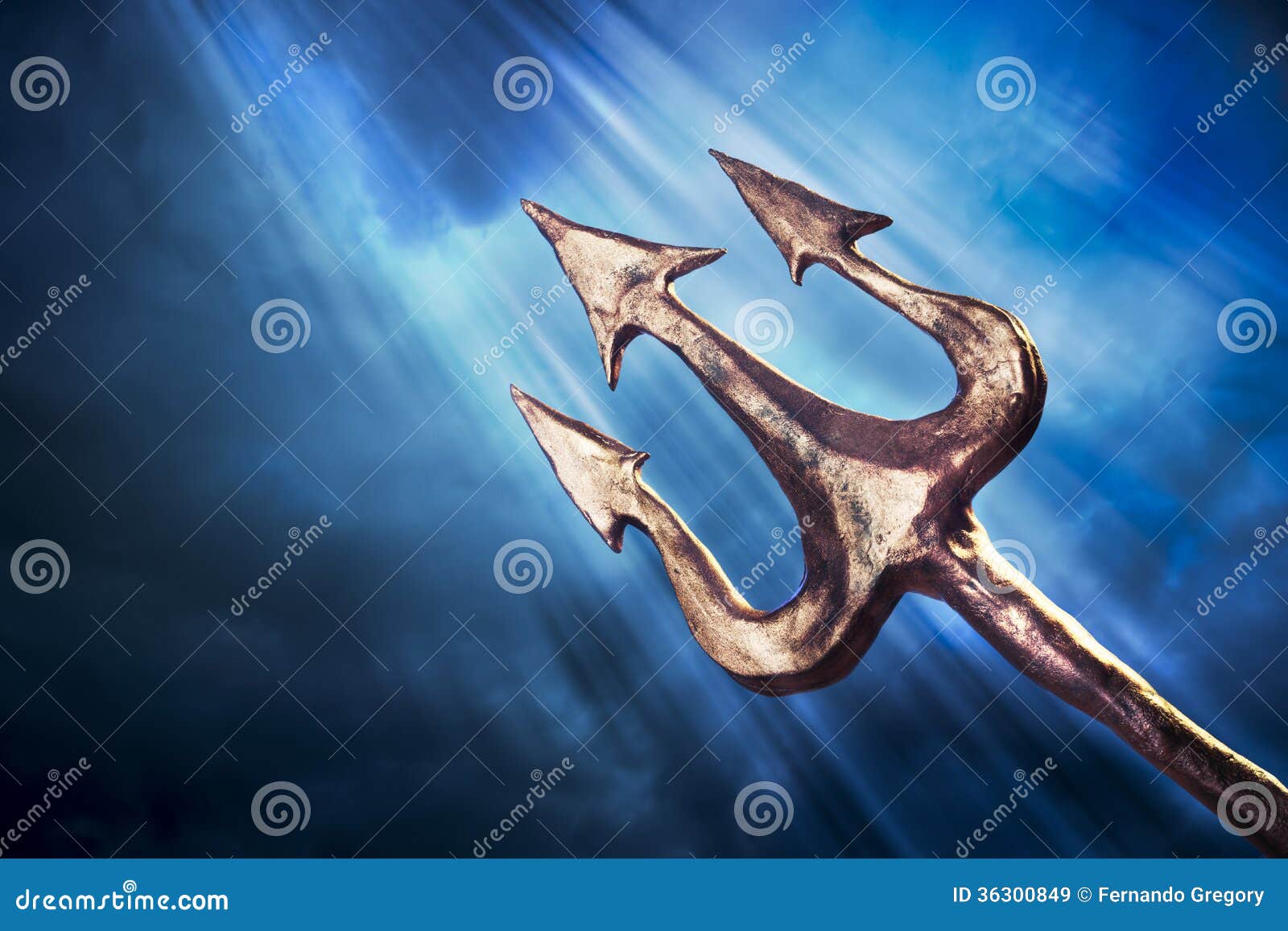 Trident En Un Fondo Dramático Imagen de archivo - Imagen de objeto ...