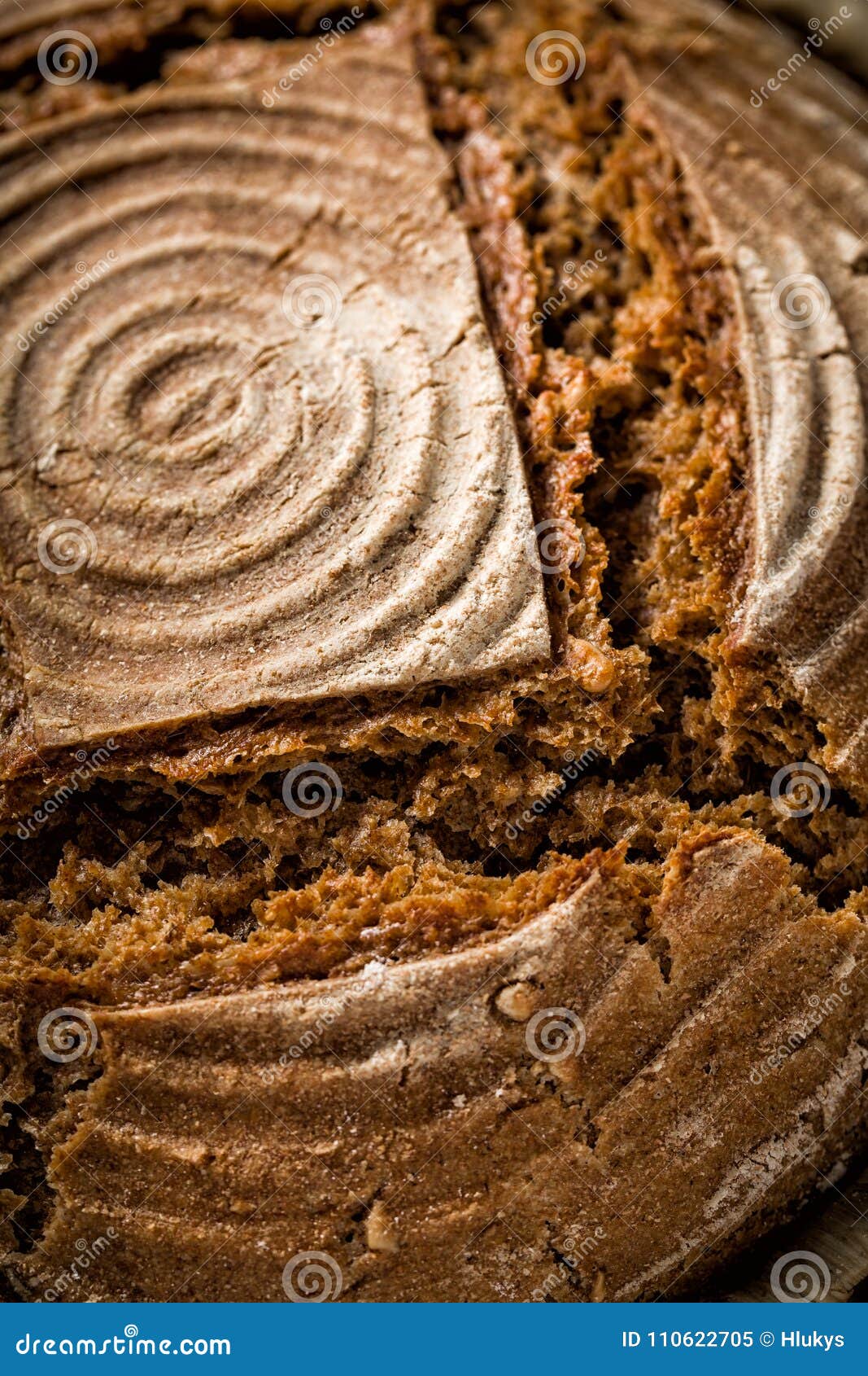 Trigo integral bread imagen de archivo. Imagen de comida - 110622705