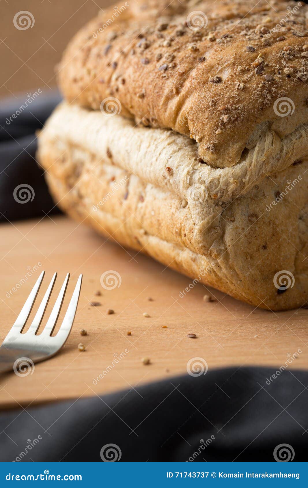 Trigo integral bread imagen de archivo. Imagen de harina - 71743737