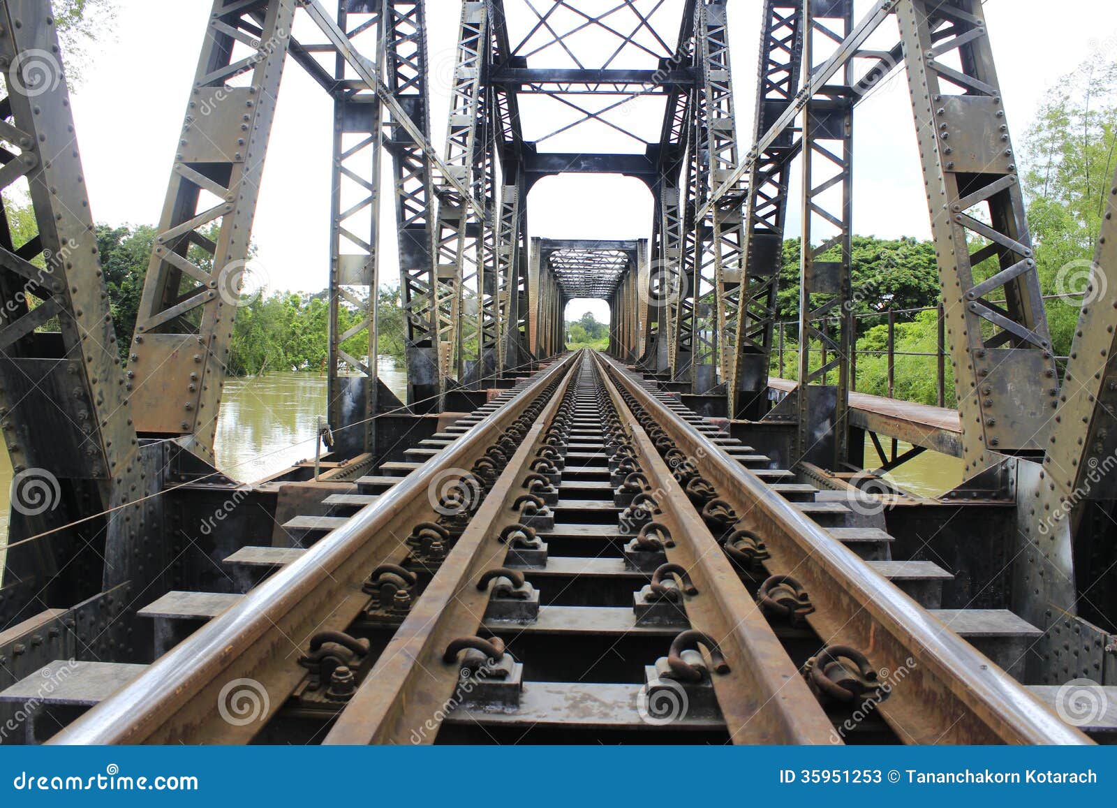 Trilho-trem imagem de stock. Imagem de trem, trilho, railway - 35951253