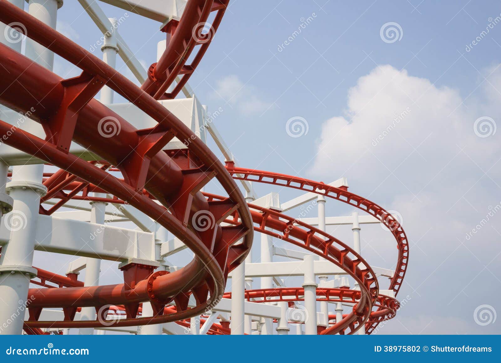 Trilho Vermelho Do Coster Do Rolo Foto de Stock - Imagem de metal ...