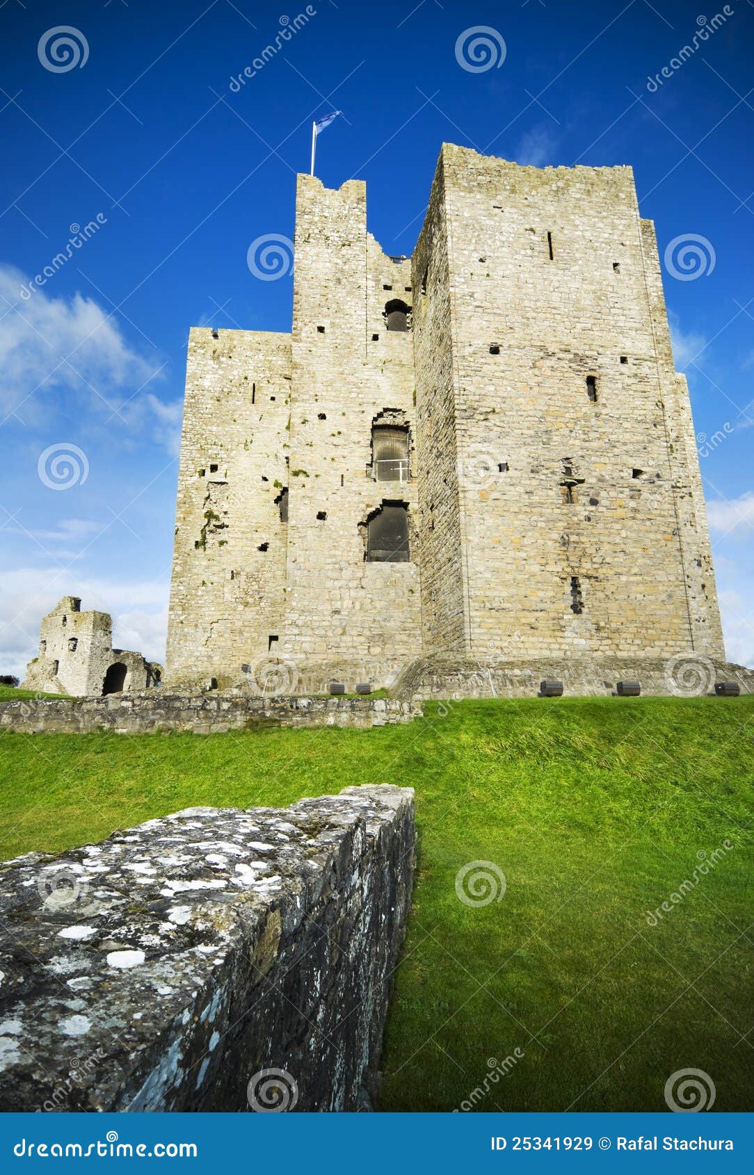 Trim Castle stock image. Image of garden, medieval, europe - 25341929