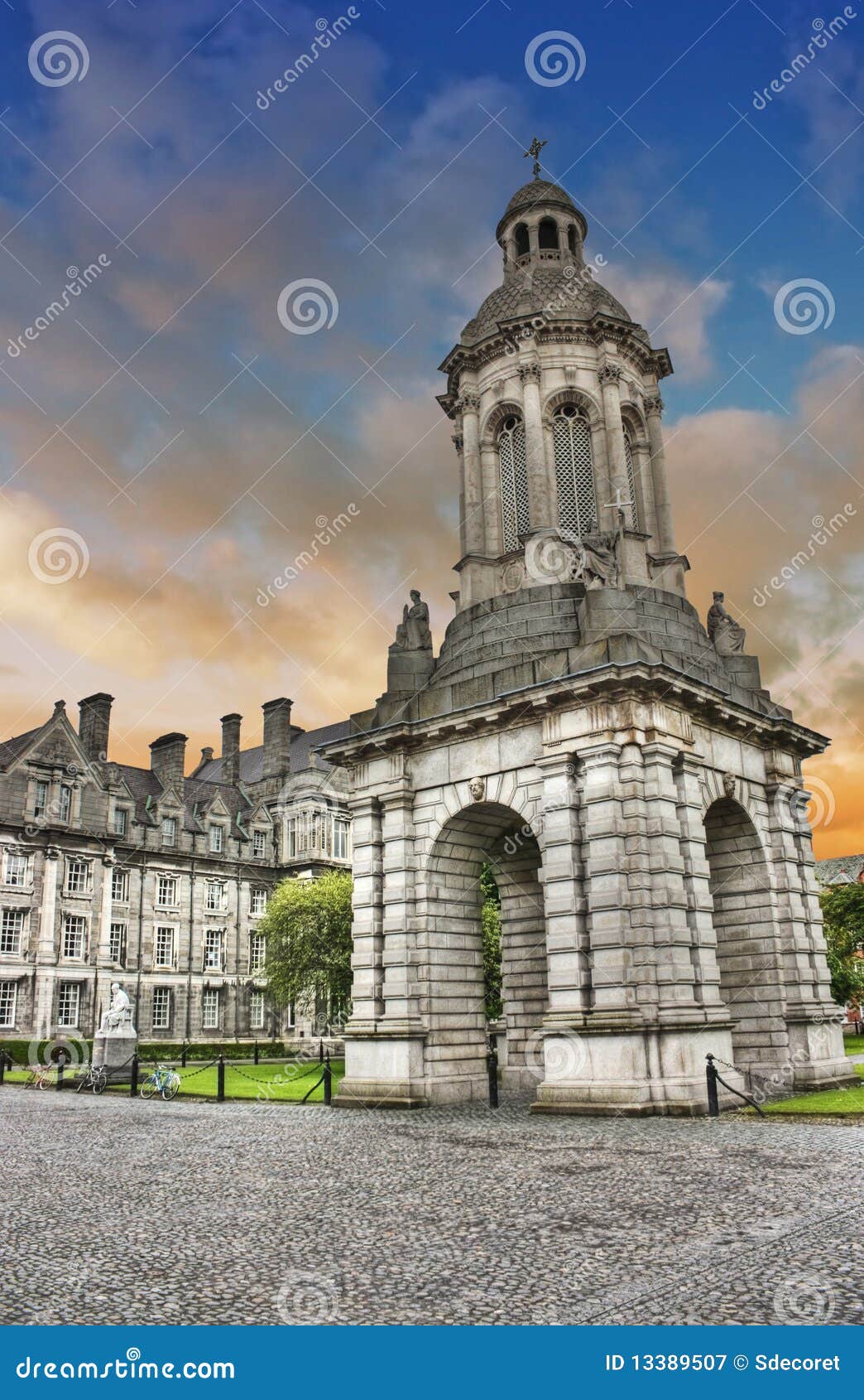 Trinity College - Dublin - Ireland Stock Illustration - Illustration of ...