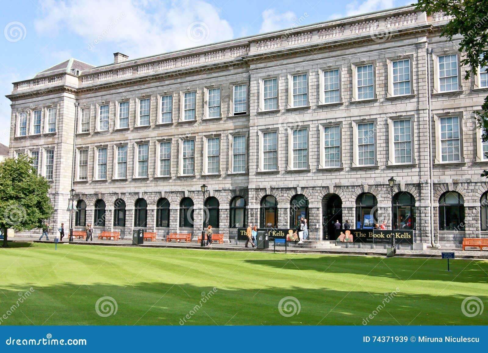 Trinity College Library, Dublin, Ireland Editorial Stock Image - Image ...