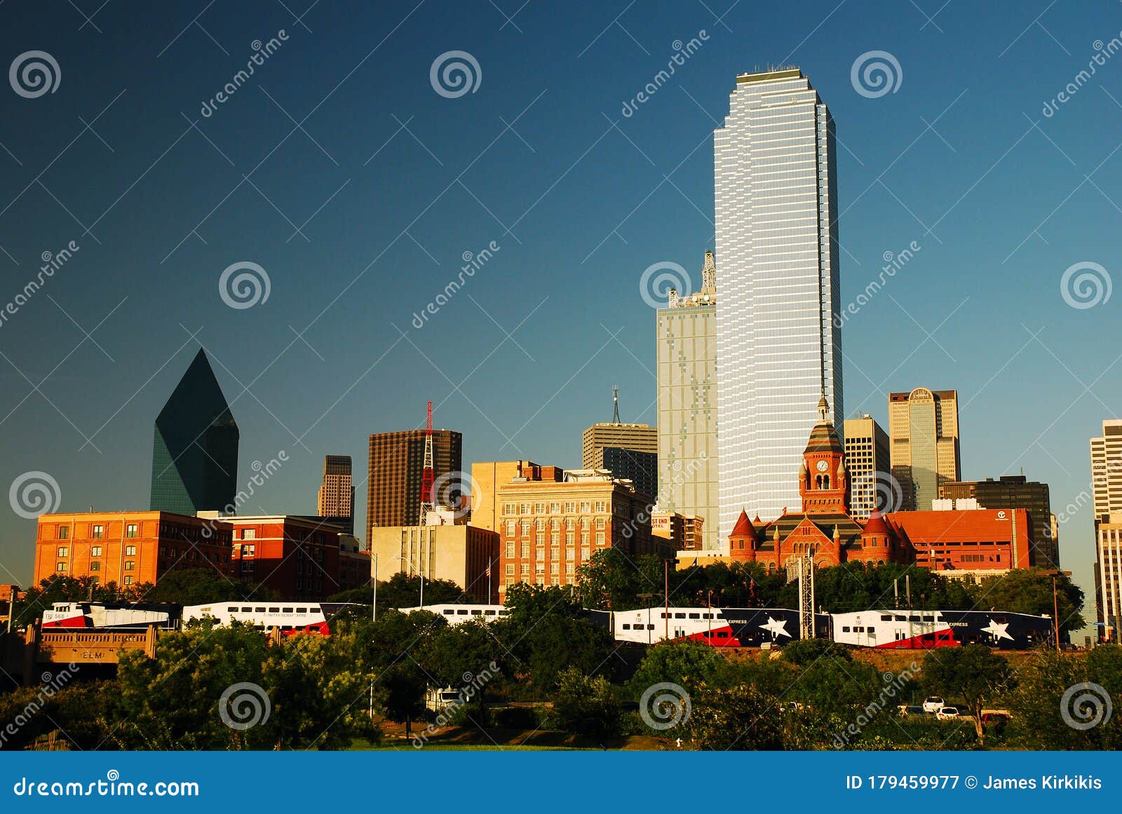 The Trinity Express Train Pulls into Dallas Editorial Photography ...