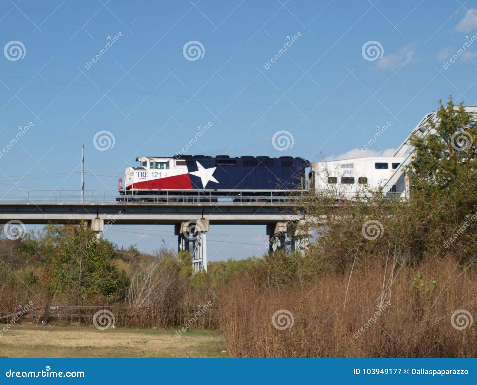 Commuter Train between Dallas & Ft. Worth Editorial Photography - Image ...