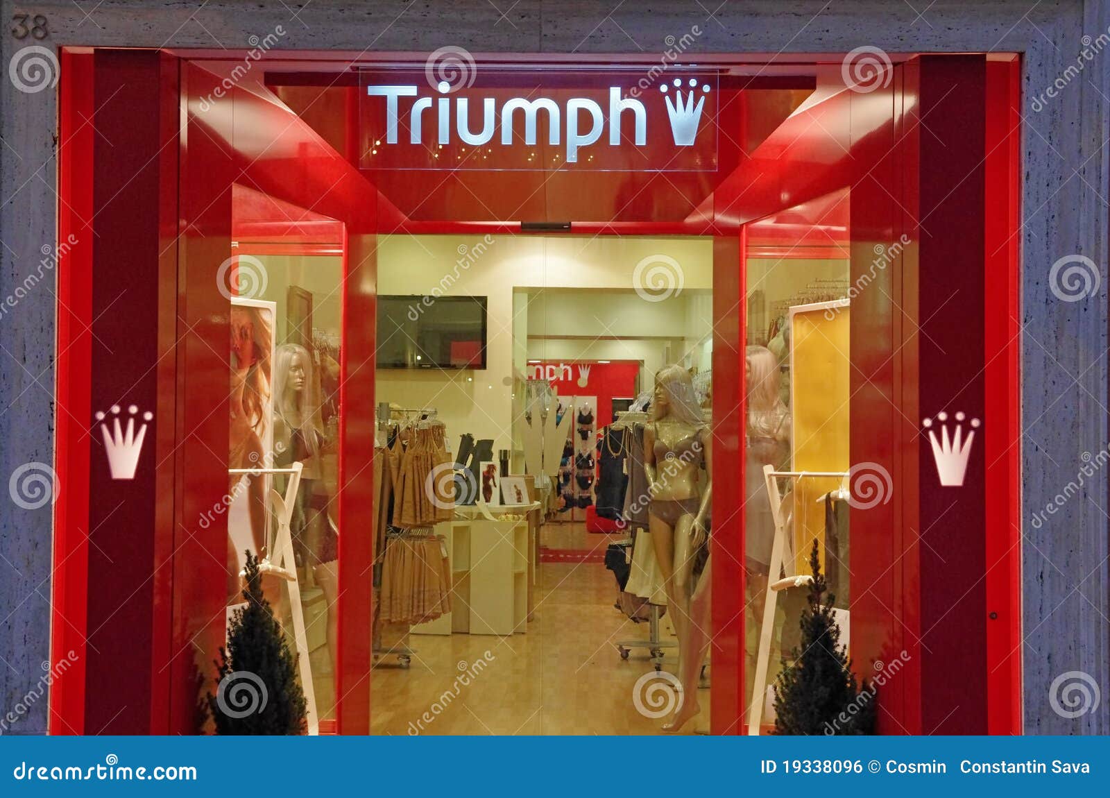 Triumph shop editorial photo. Image of elegance, expensive - 19338096