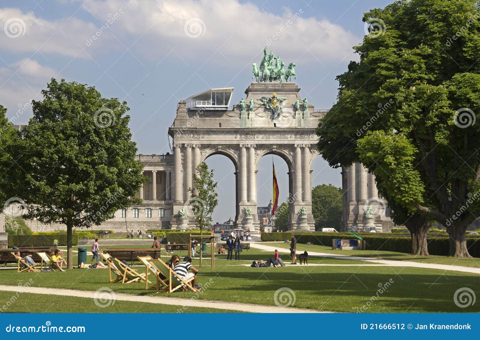 Triumphal Arch in Brussels editorial photography. Image of arch - 21666512
