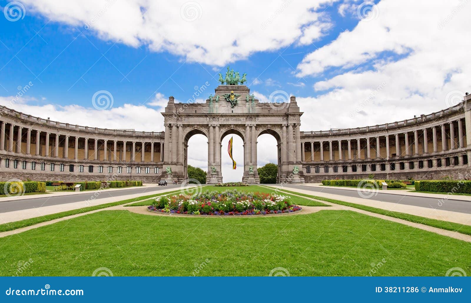 The Triumphal Arch in Cinquantenaire Parc in Brussels, Belgium W Stock ...