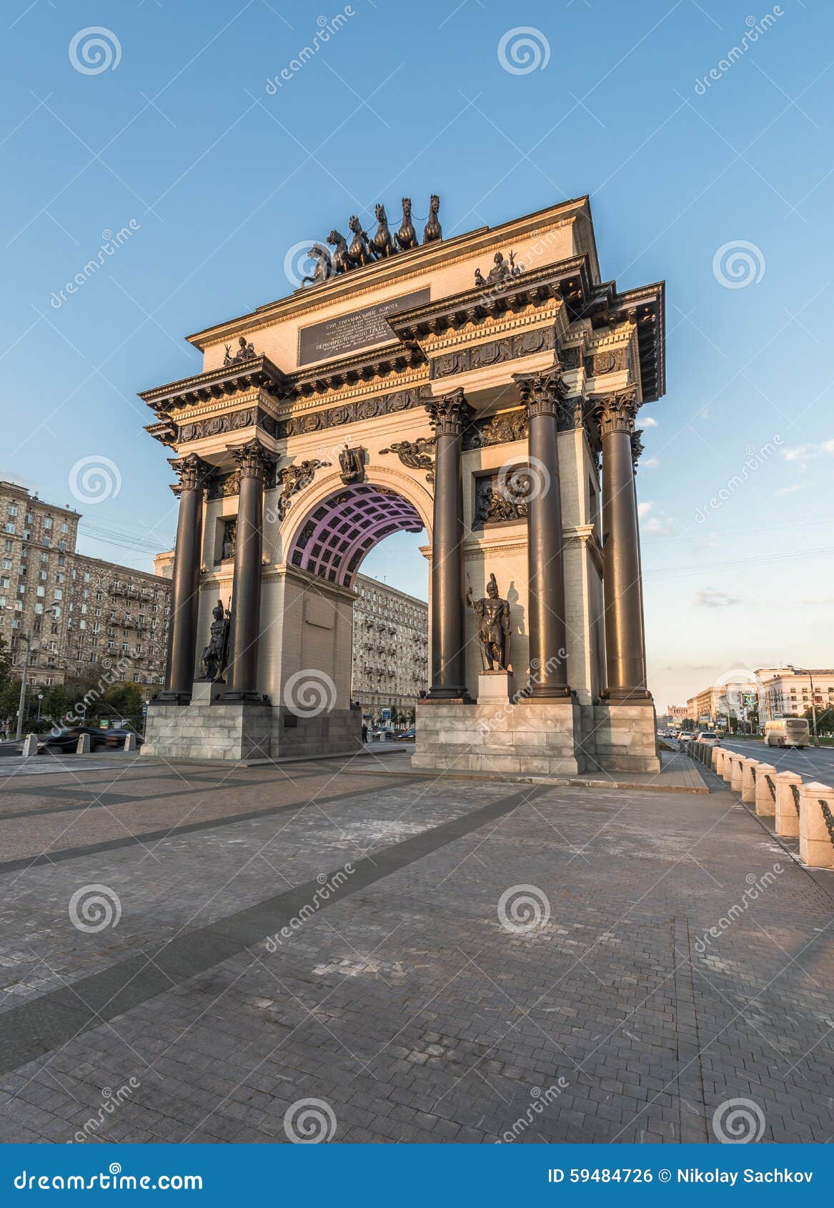 Triumphal arch in Moscow. editorial photo. Image of city - 59484726