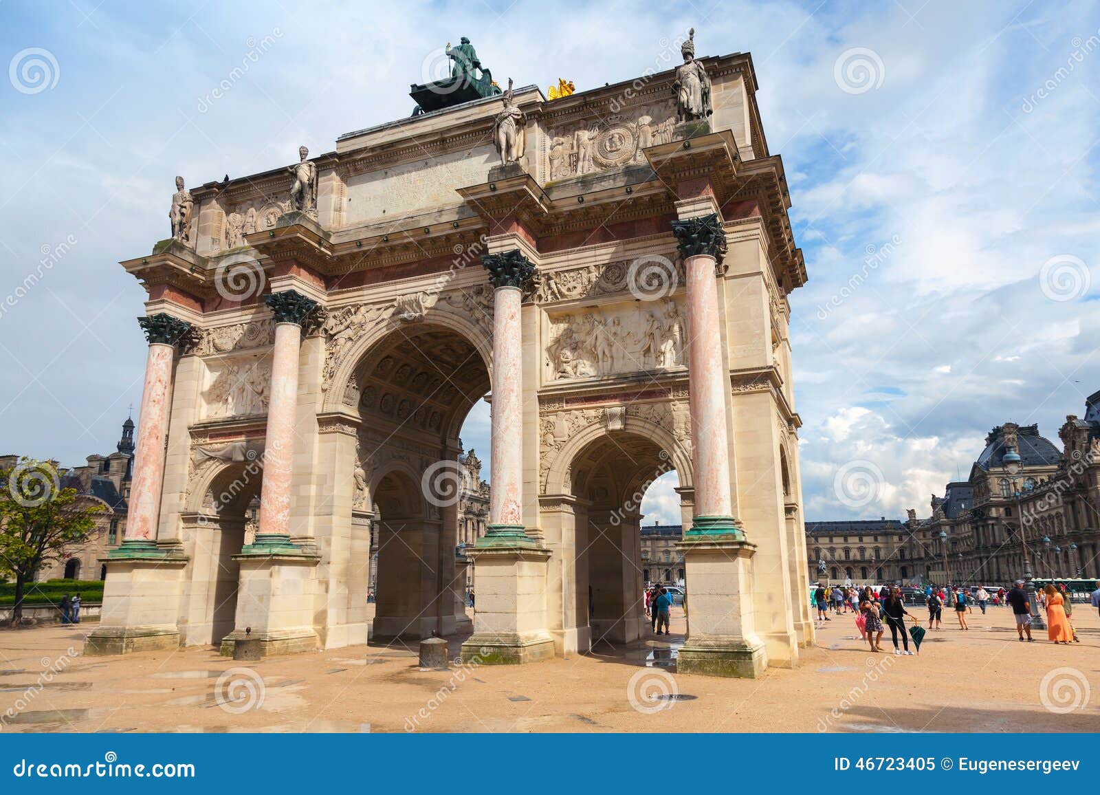 Triumphbogen Vor Dem Louvremuseum Paris, Frankreich Redaktionelles Bild ...