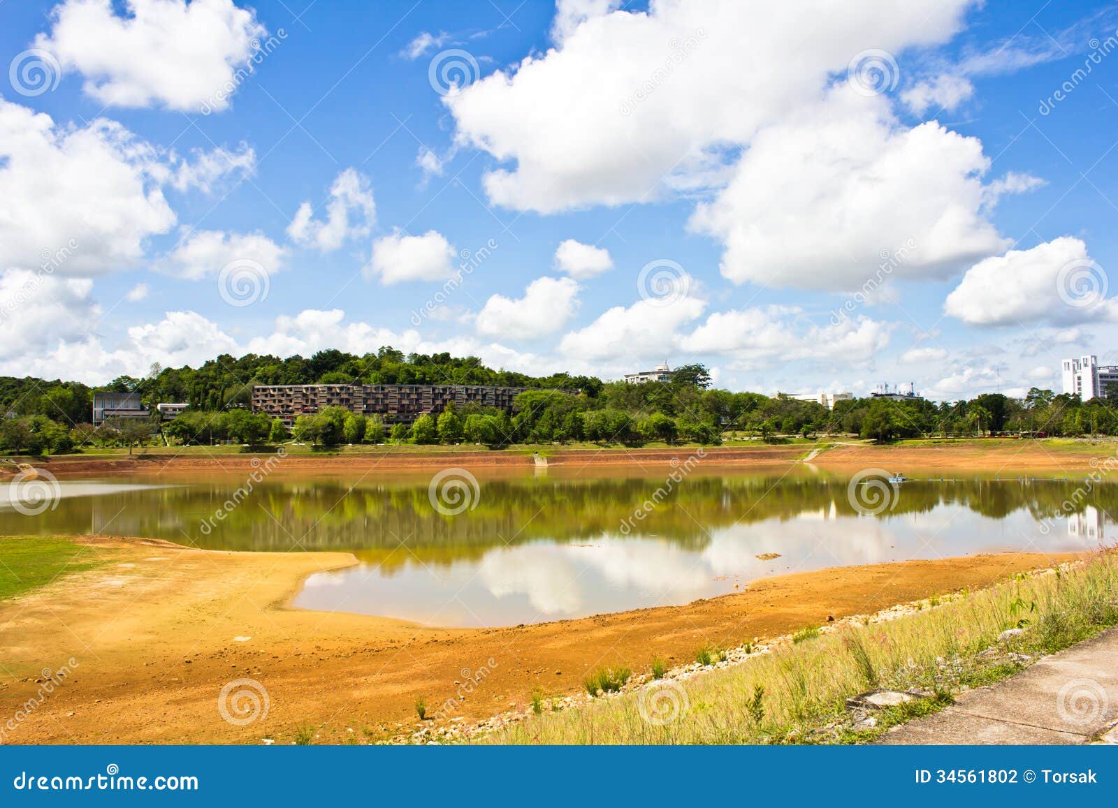 Trockene Wasserlandschaft Der Verdammung Stockfoto - Bild von wiese ...