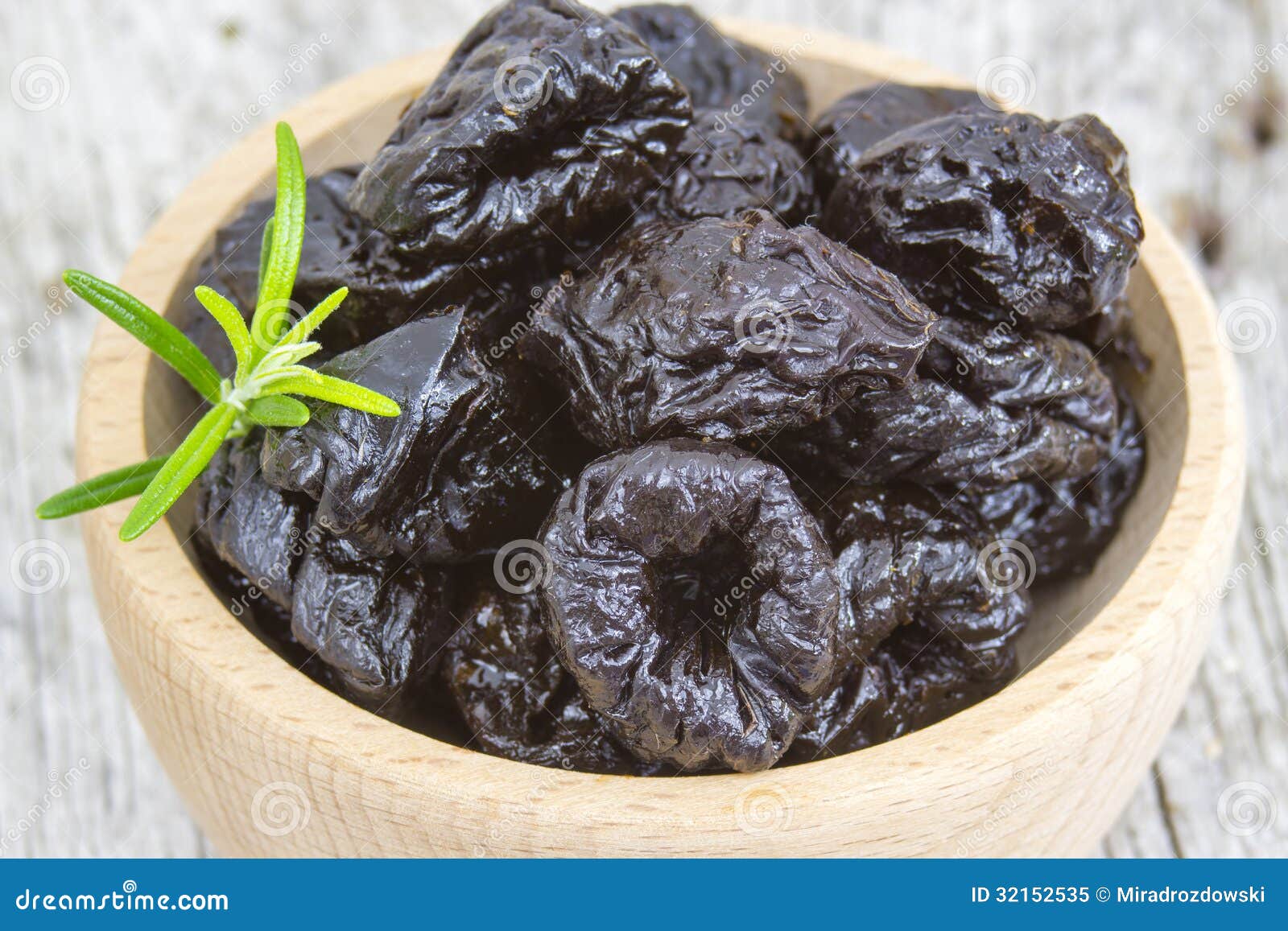 Trockenpflaumen stockbild. Bild von getrocknet, geschmackvoll - 32152535