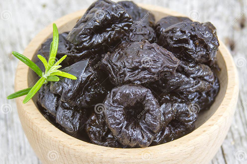 Trockenpflaumen stockbild. Bild von getrocknet, geschmackvoll - 32152535