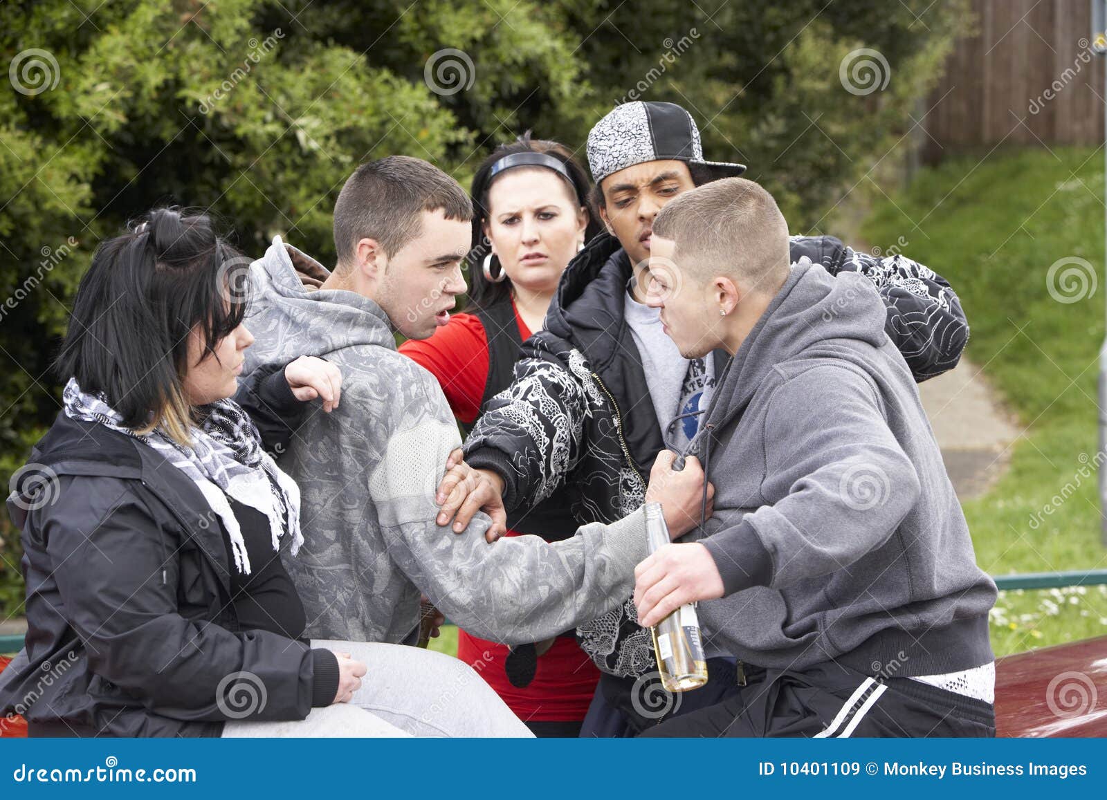 Troep Van Het Vechten Van Jongeren Stock Afbeelding - Image of strijd ...