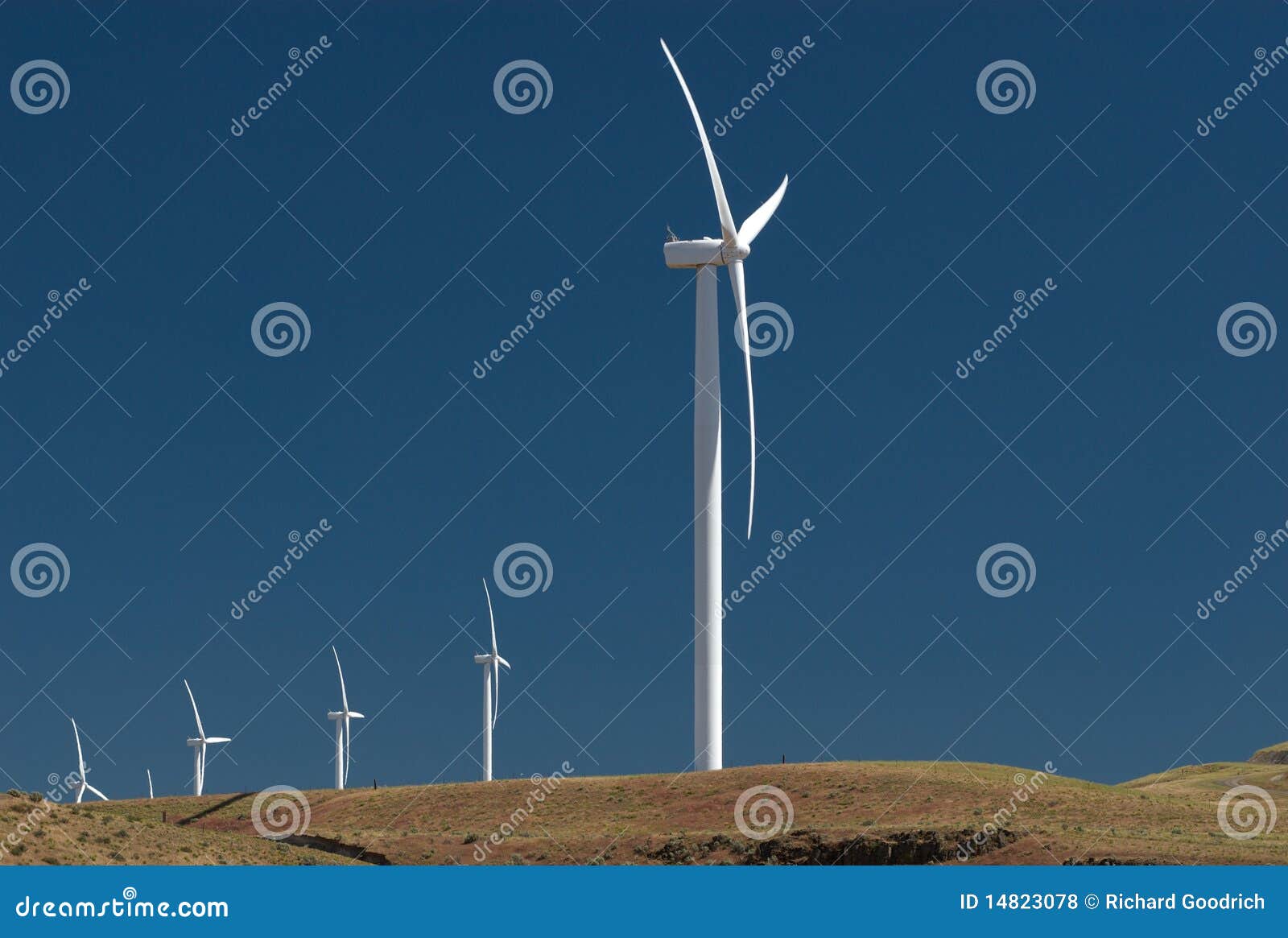 Troep van Windmolens stock foto. Image of windmolen, propeller - 14823078