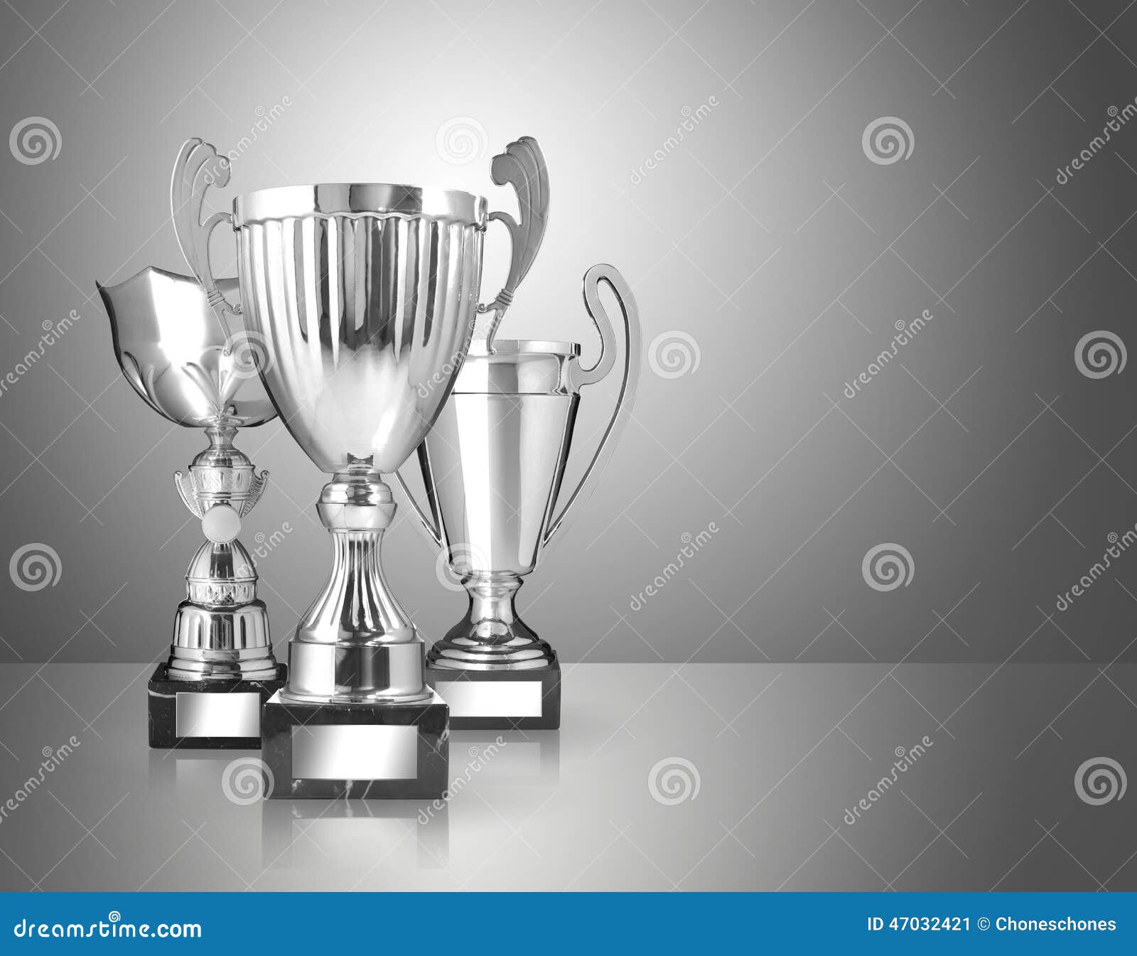 Trofeos de plata stock de ilustración. Ilustración de hombres - 47032421