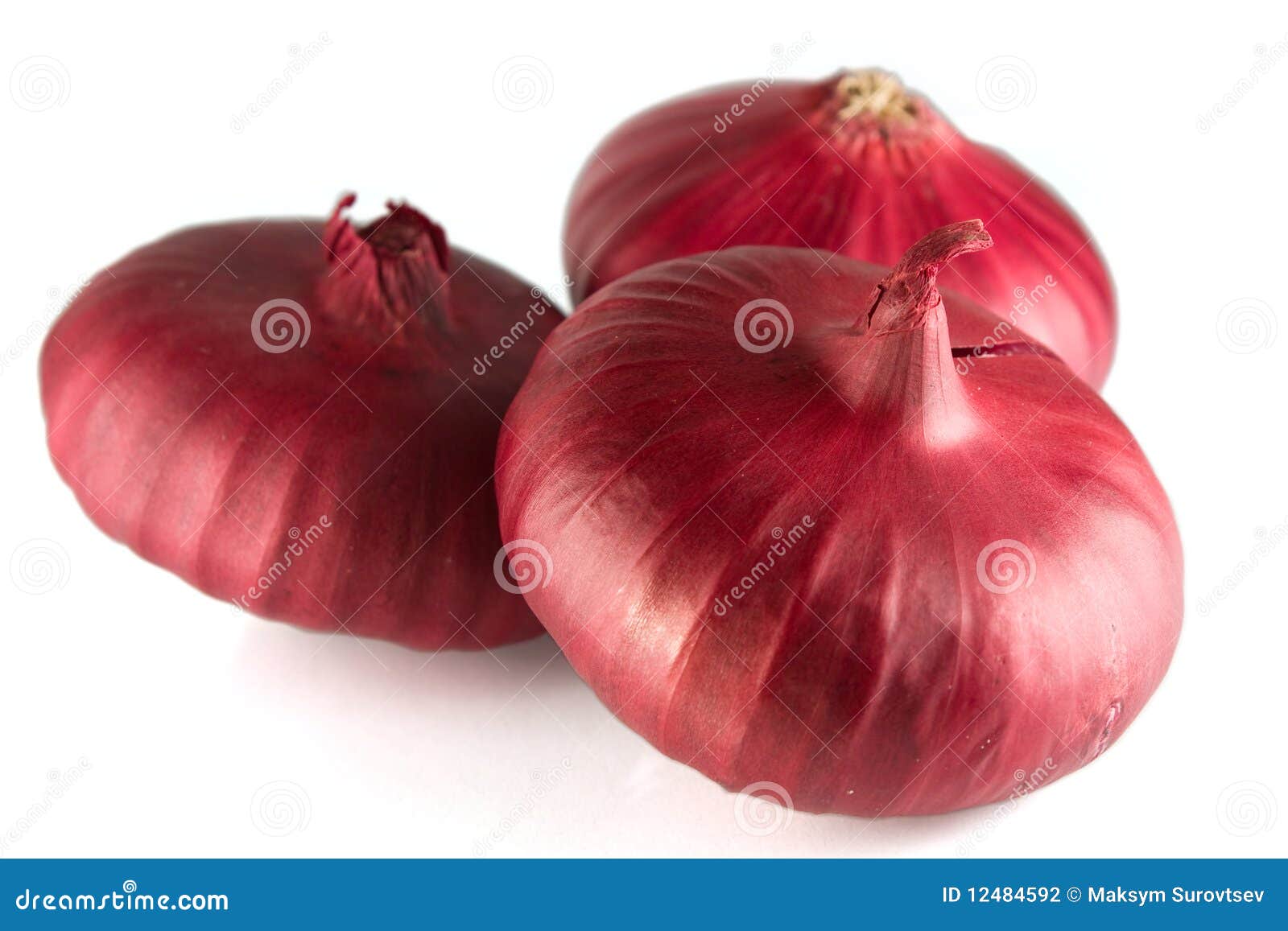 Trois oignons photo stock. Image du film, ampoule, couleur - 12484592