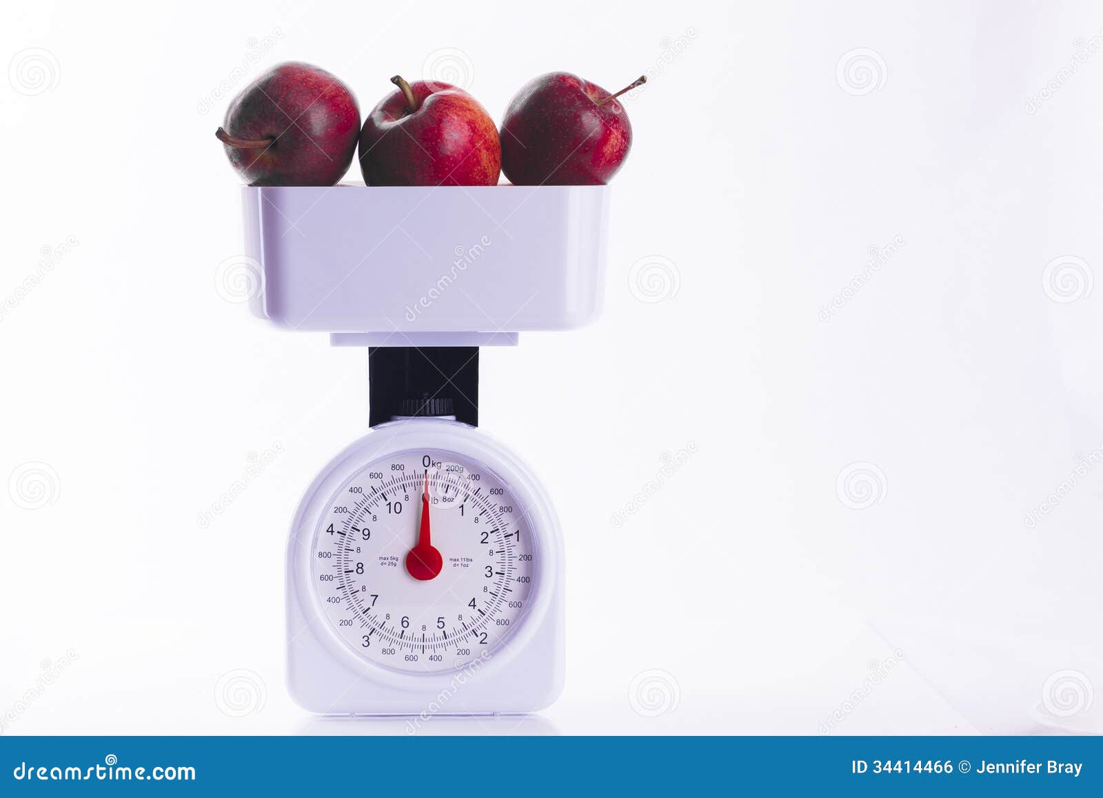 Trois Pommes Rouges Sur Les Balances Photo stock - Image du peser ...