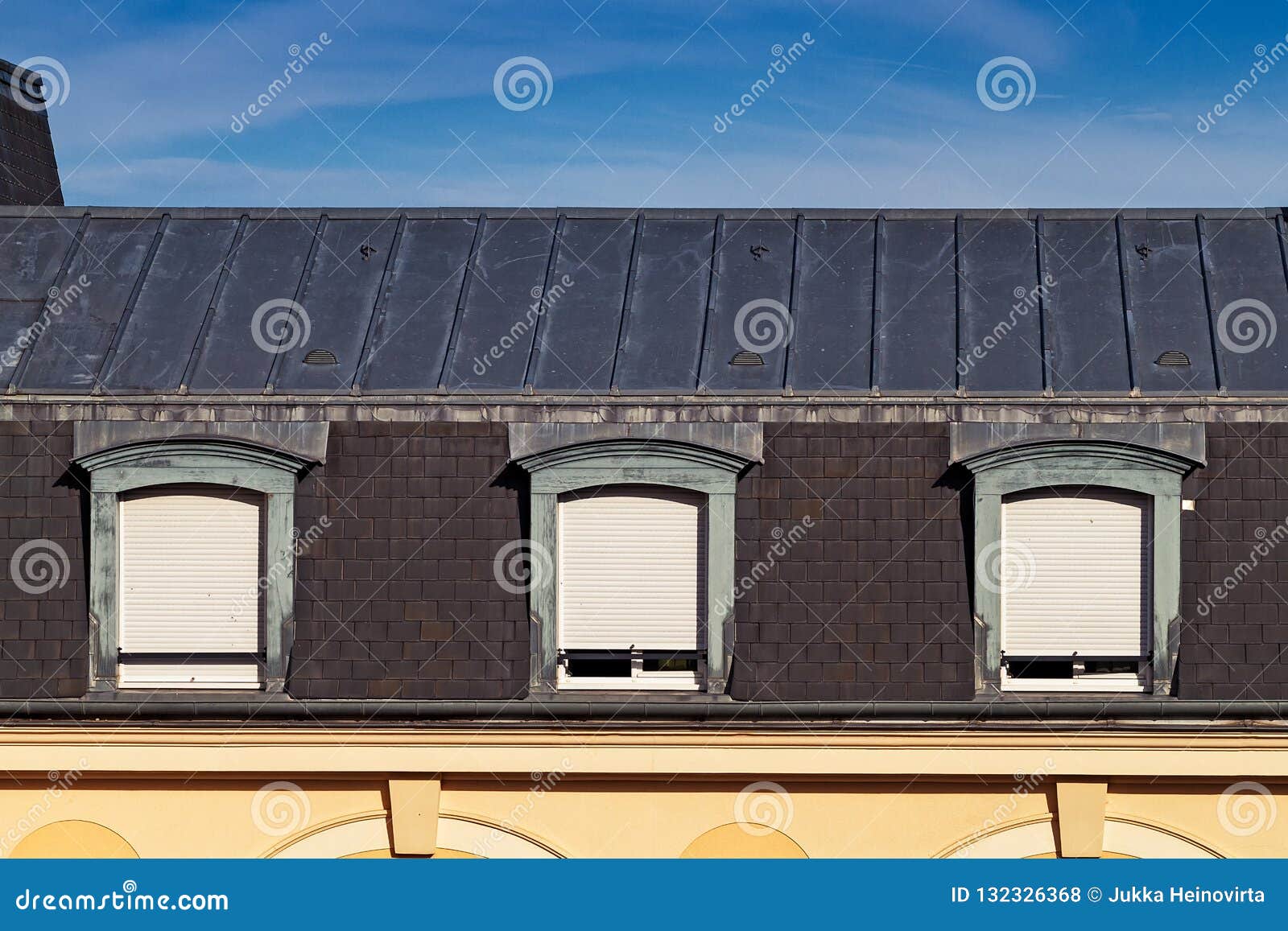 Trois Windows Avec Des Abat-jour Photo stock - Image du destinations ...