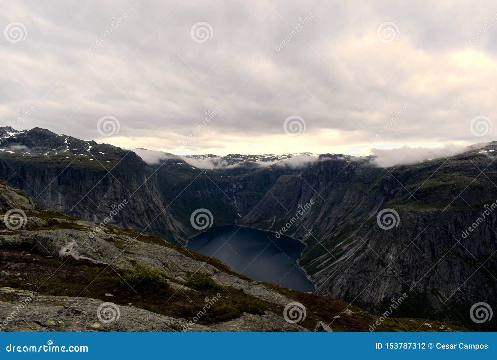 Trolltunga Trail editorial photography. Image of hike - 153787312
