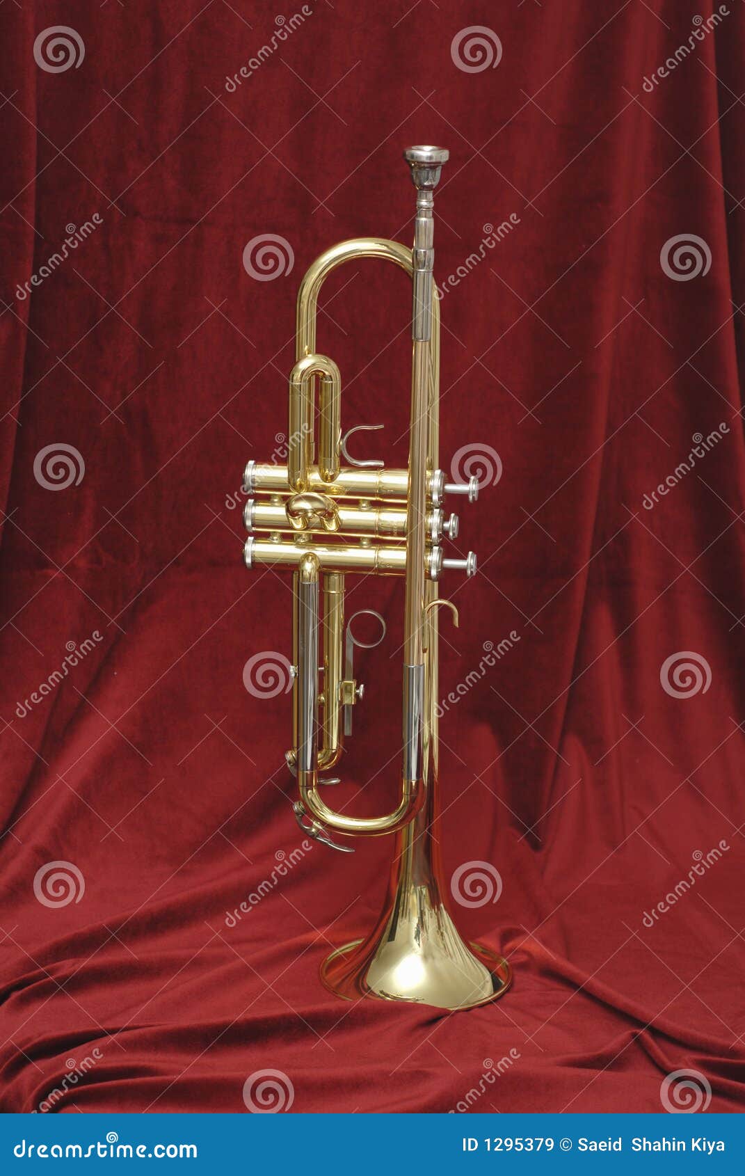 Trombeta imagem de stock. Imagem de trombeta - 1295379