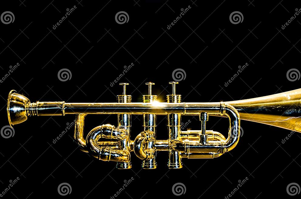 Trombeta imagem de stock. Imagem de multa, chifre, trombeta - 131156101