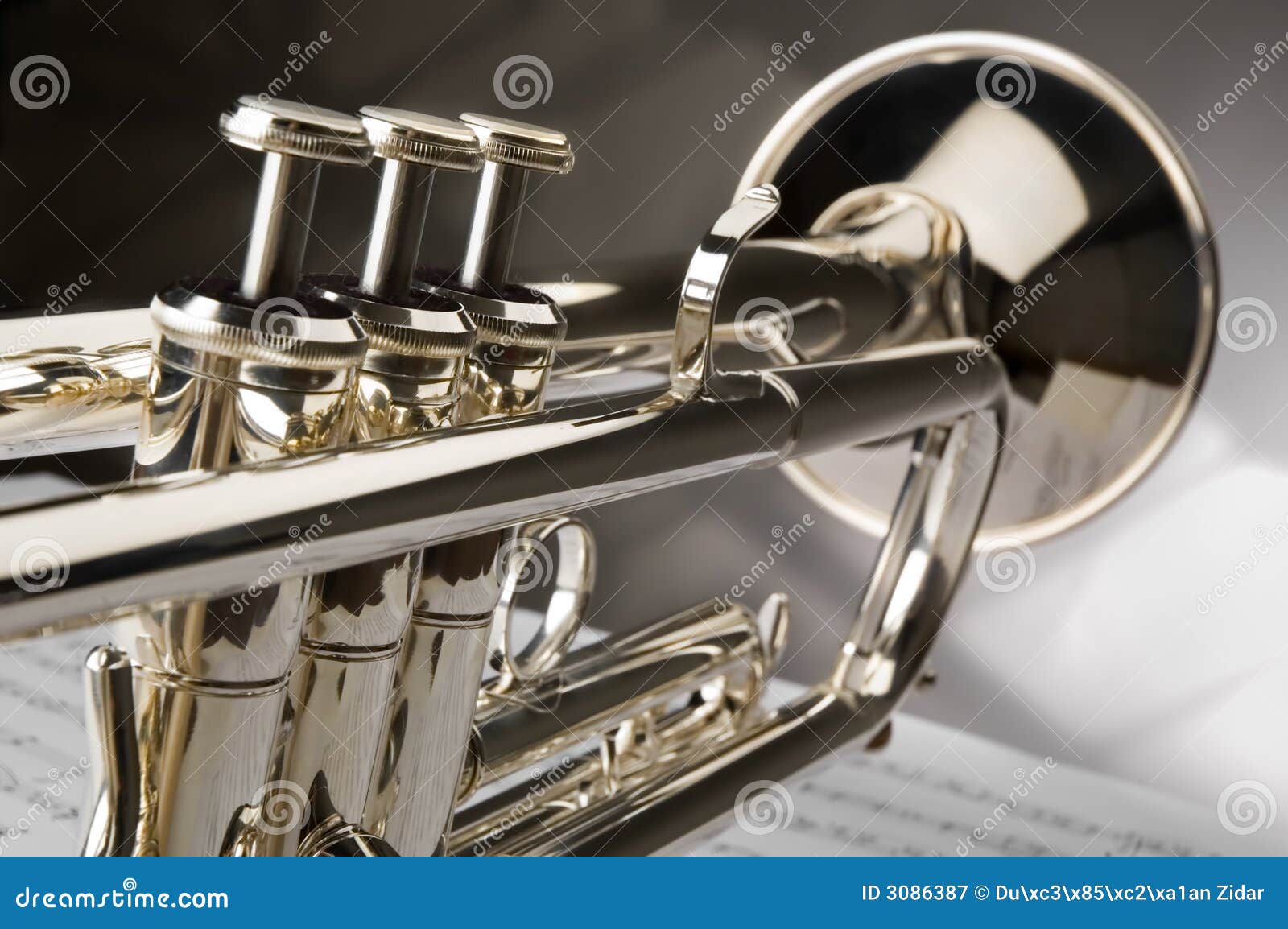 Trombeta imagem de stock. Imagem de três, trombeta, instrumento - 3086387