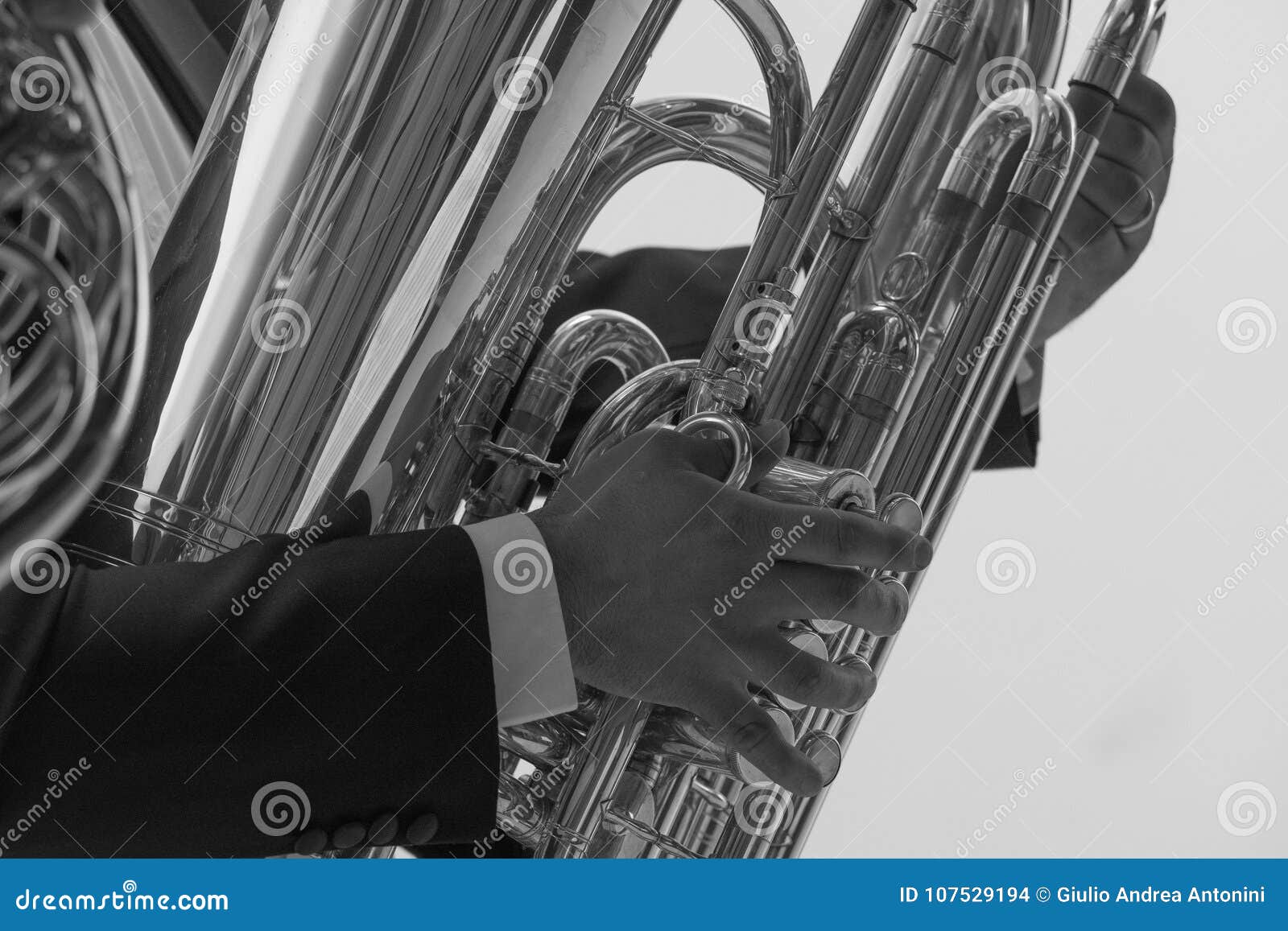 Trombone photo stock. Image du noir, homme, jazz, musique - 107529194