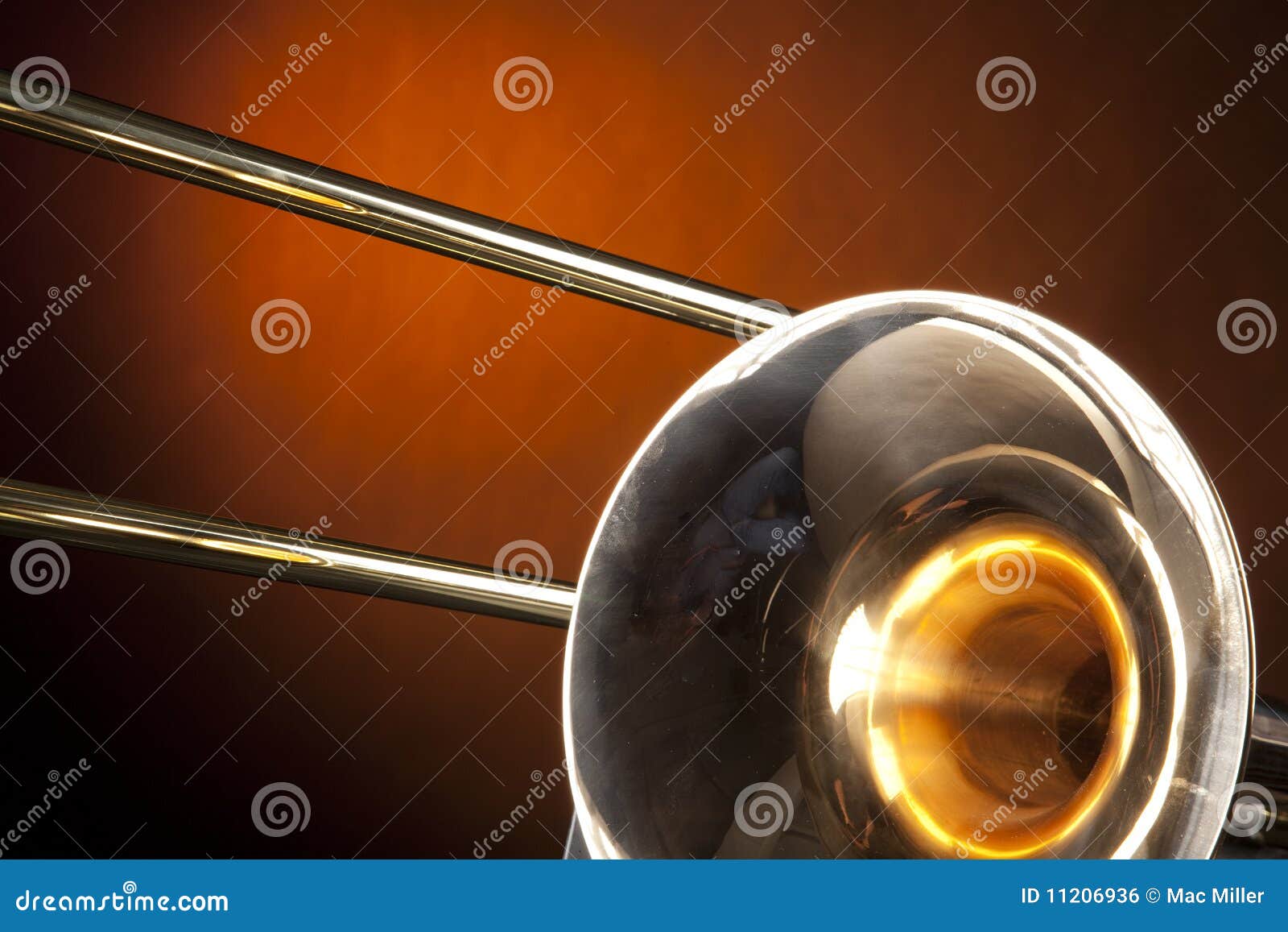 Trombone aislado en el oro foto de archivo. Imagen de orquesta - 11206936