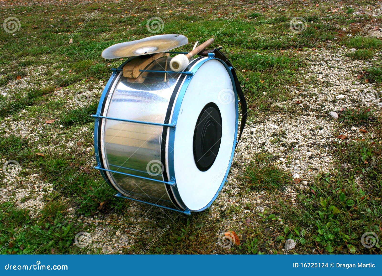 Trommel stock foto. Image of glanzend, stok, houten, muzikaal - 16725124