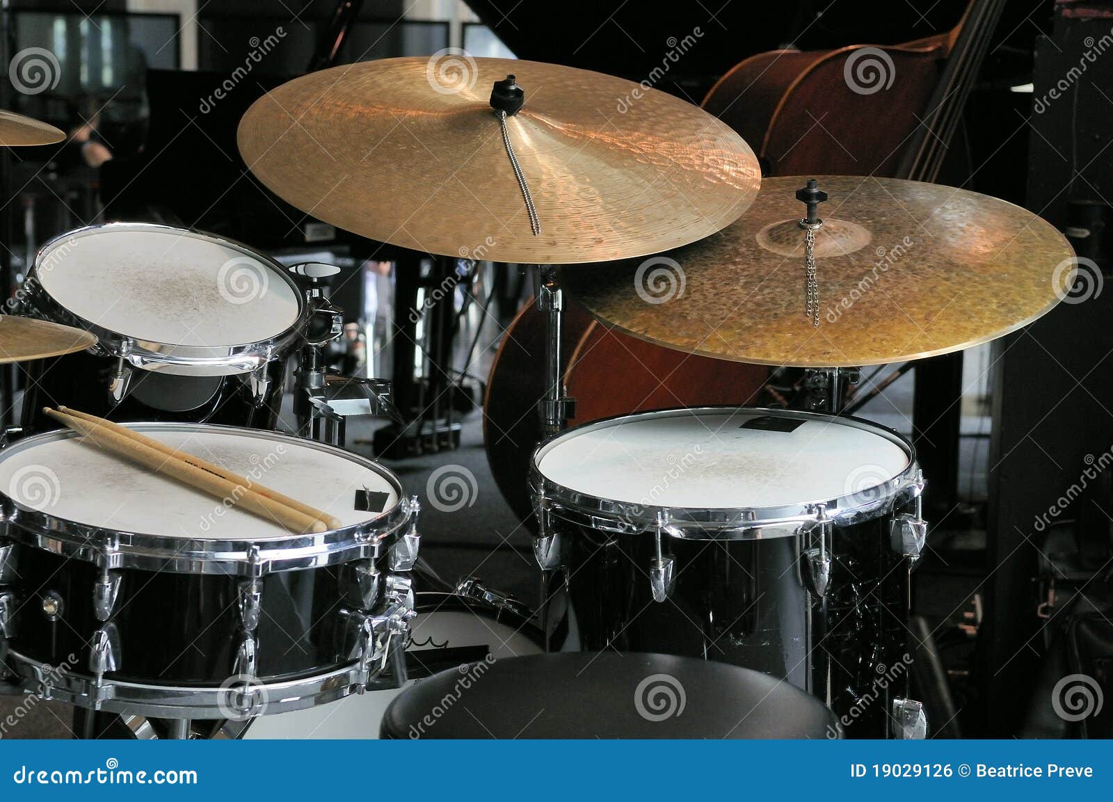Trommeln stockfoto. Bild von schlagzeuger, perkussion - 19029126