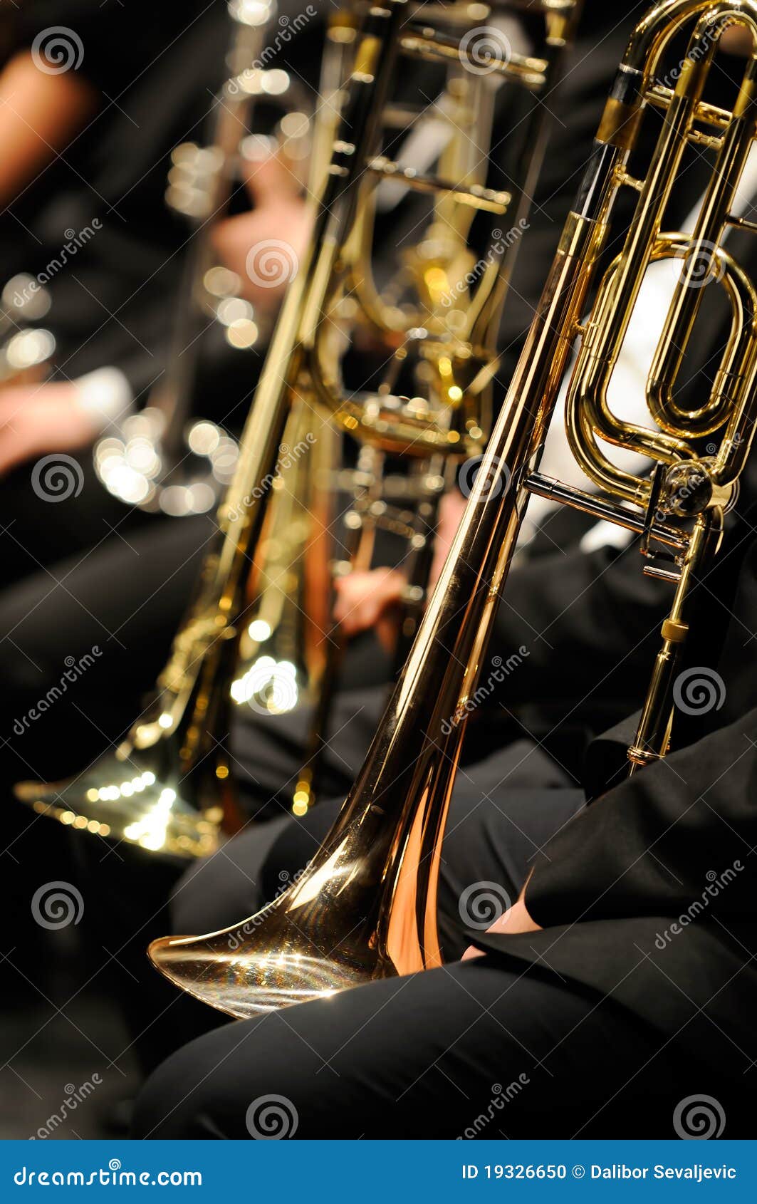 Trompete stockfoto. Bild von finger, jazz, trompete, musik - 19326650