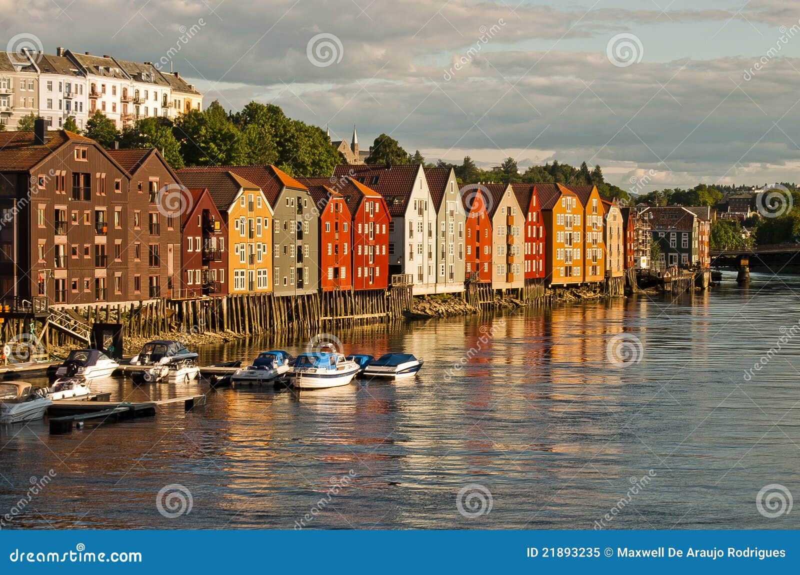 Trondeim immagine stock. Immagine di barca, porta, europa - 21893235