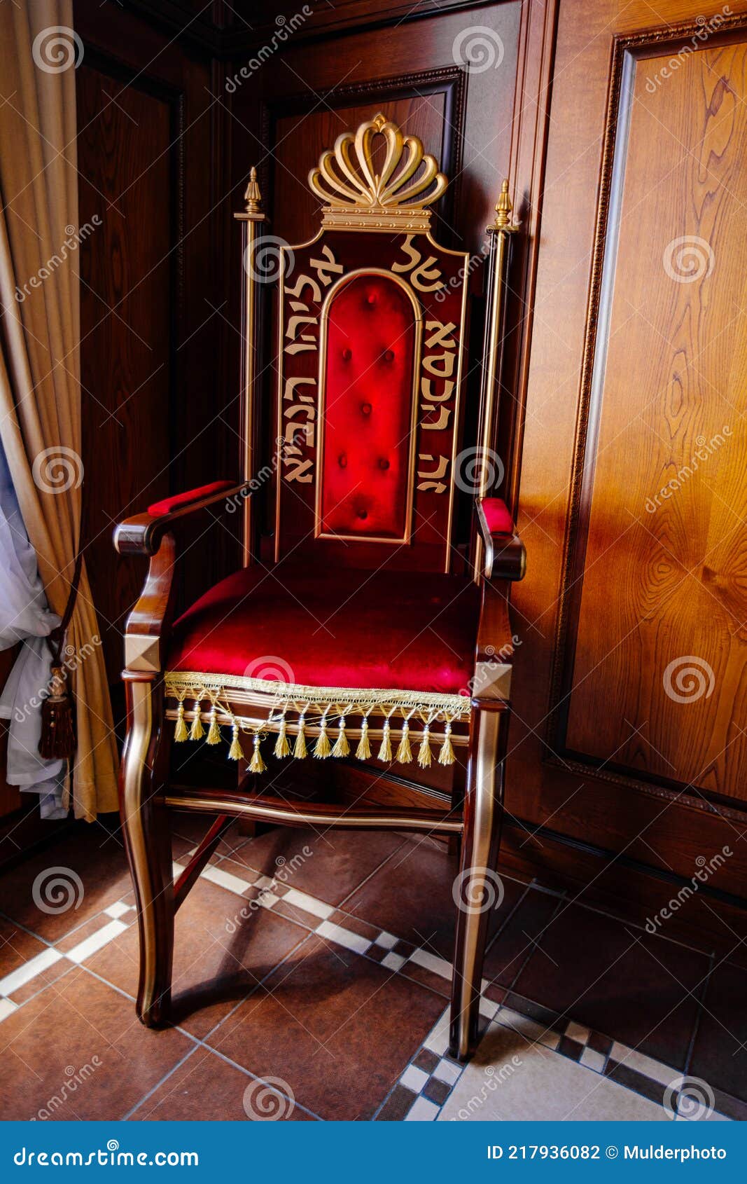 Troon Van De Profeet Elijah in Synagogue Kelenumaz Stock Foto - Image ...