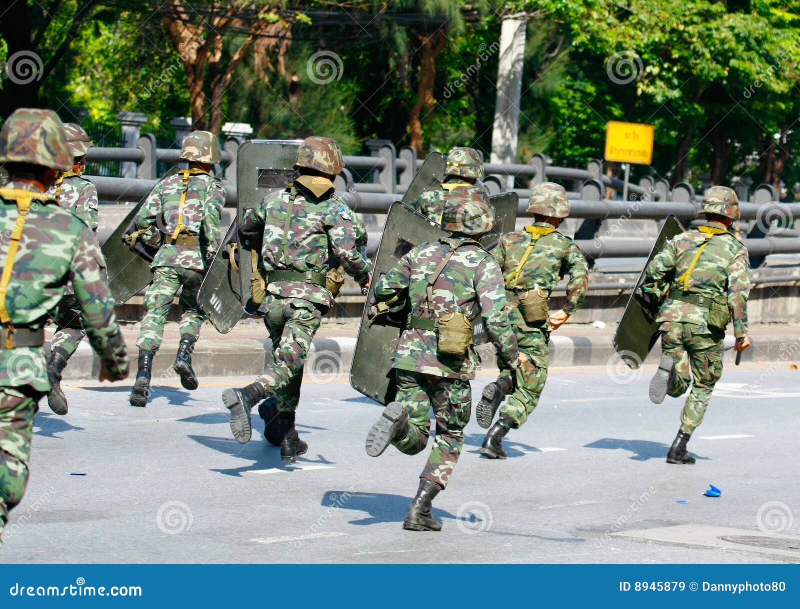 Troops Advancing To Din Daeng Intersection Editorial Stock Image ...