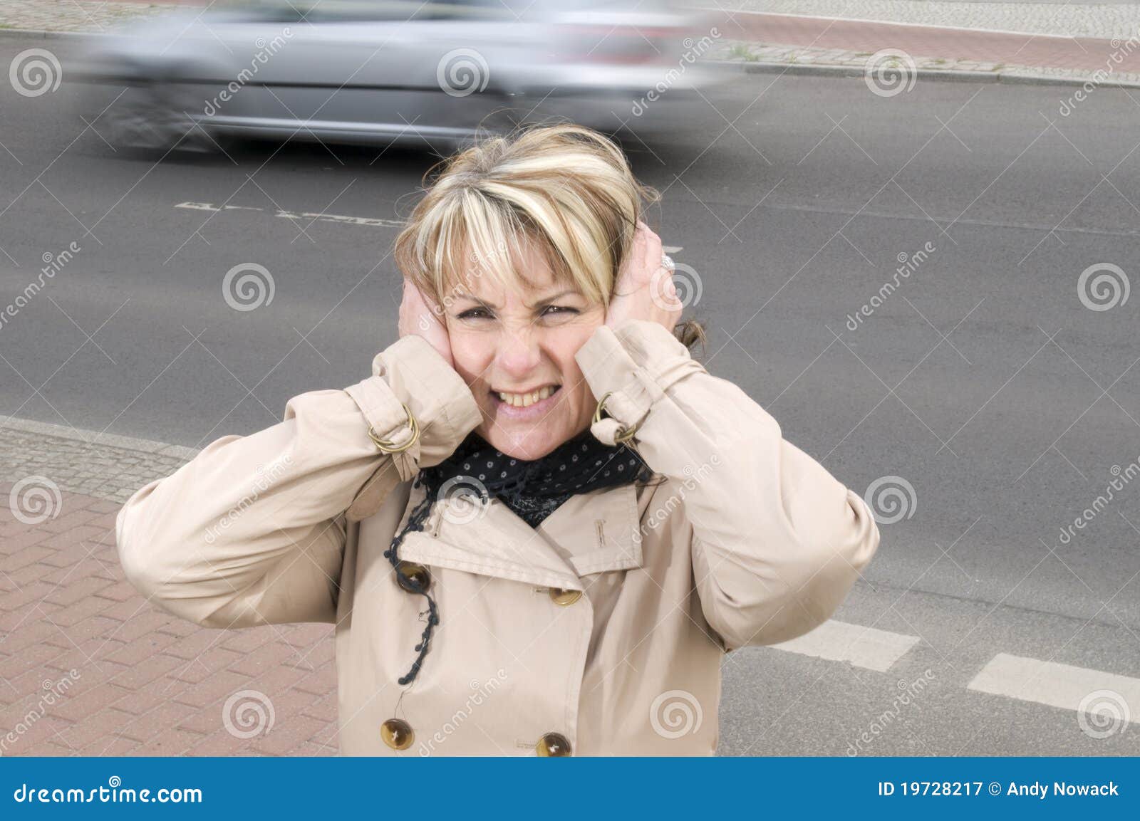 Trop fort sur la rue image stock. Image du circulation - 19728217