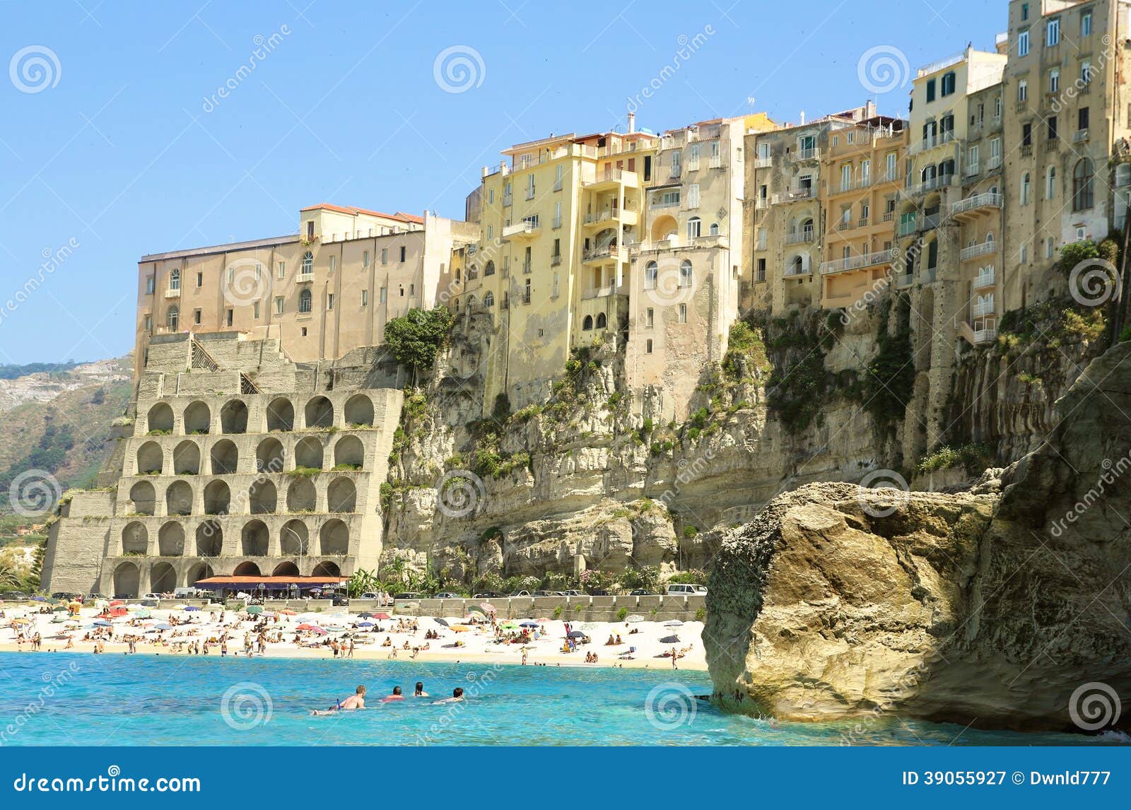 Tropea-Strand redaktionelles stockfotografie. Bild von panorama - 39055927