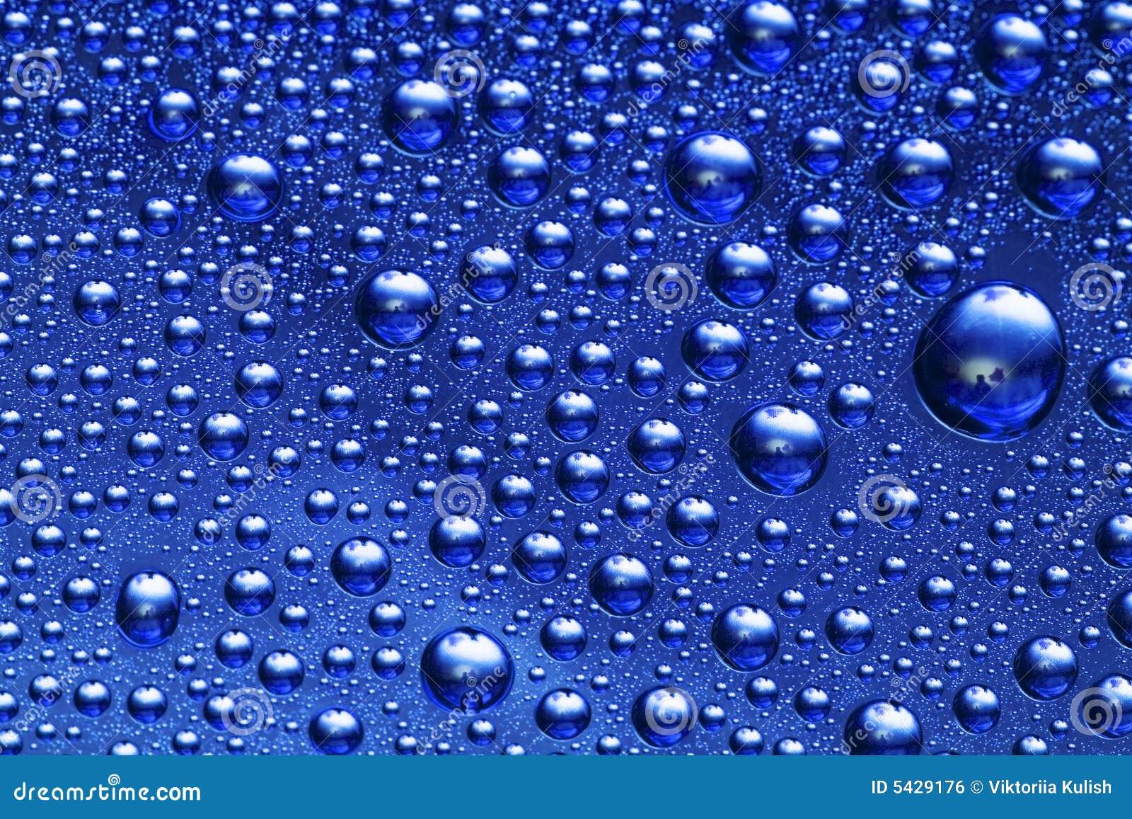 Tropfen des blauen Wassers stockfoto. Bild von pazifisch - 5429176