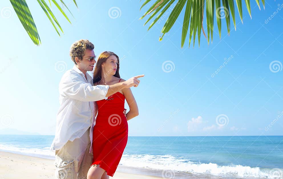 Tropic bay couple stock image. Image of plage, nature - 4127691