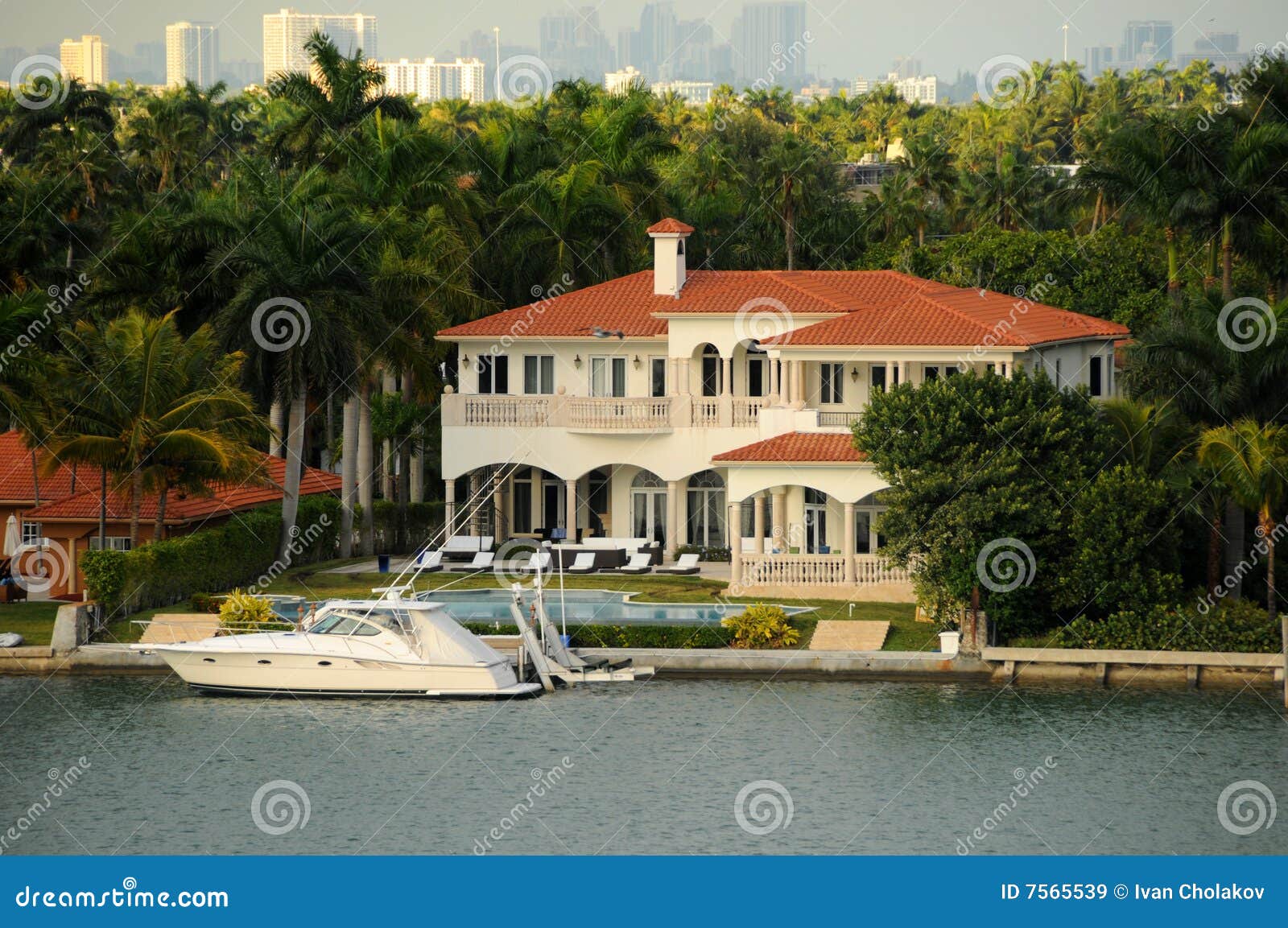 Tropical mansion stock image. Image of mansion, house - 7565539
