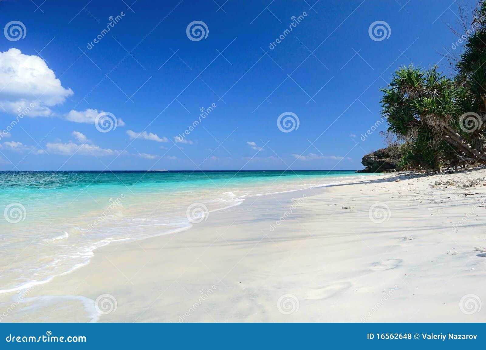 Tropische Insel stockfoto. Bild von sand, küstenlinie - 16562648